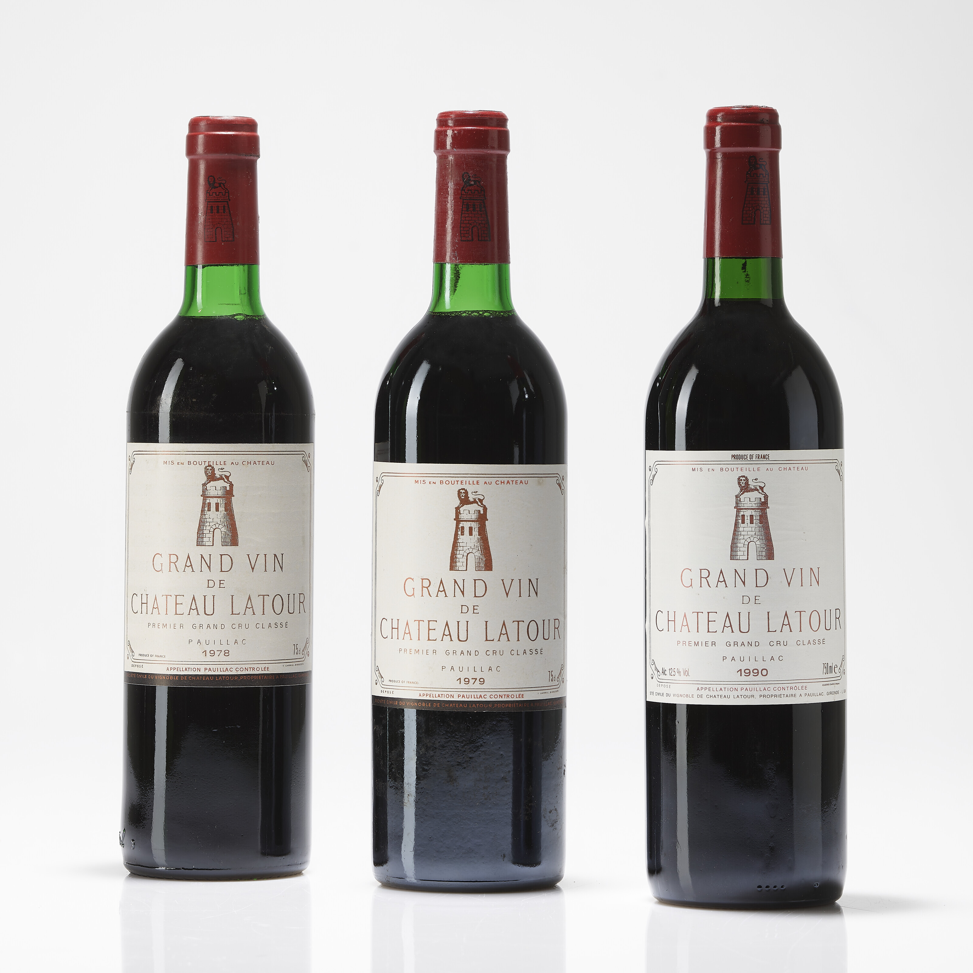 Château Latour 1990, Pauillac, 1er cru classéLevel: base of neck ...