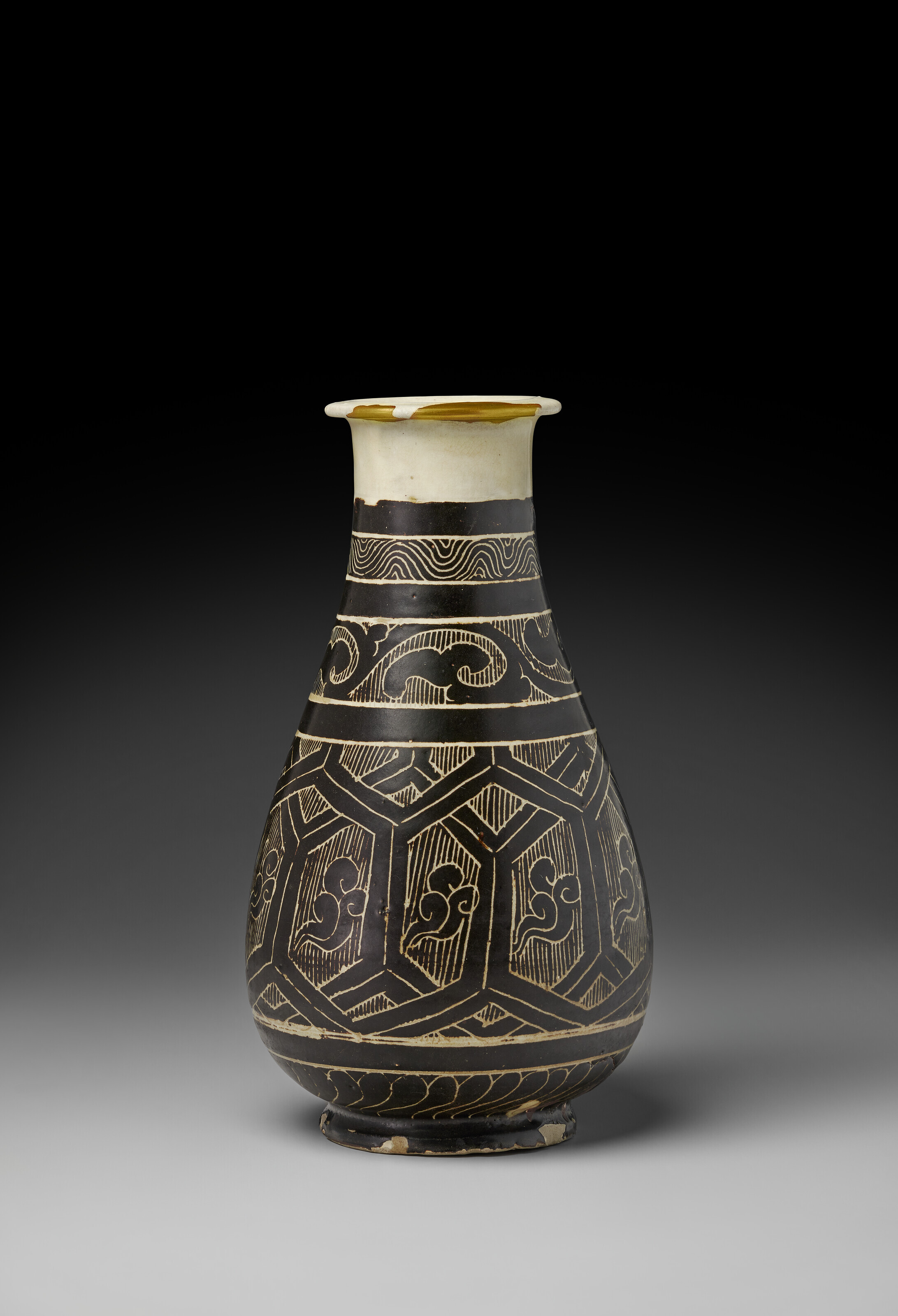 A LARGE CIZHOU VASE, NORTHERN SONG DYNASTY (AD 960-1127) | Christie's