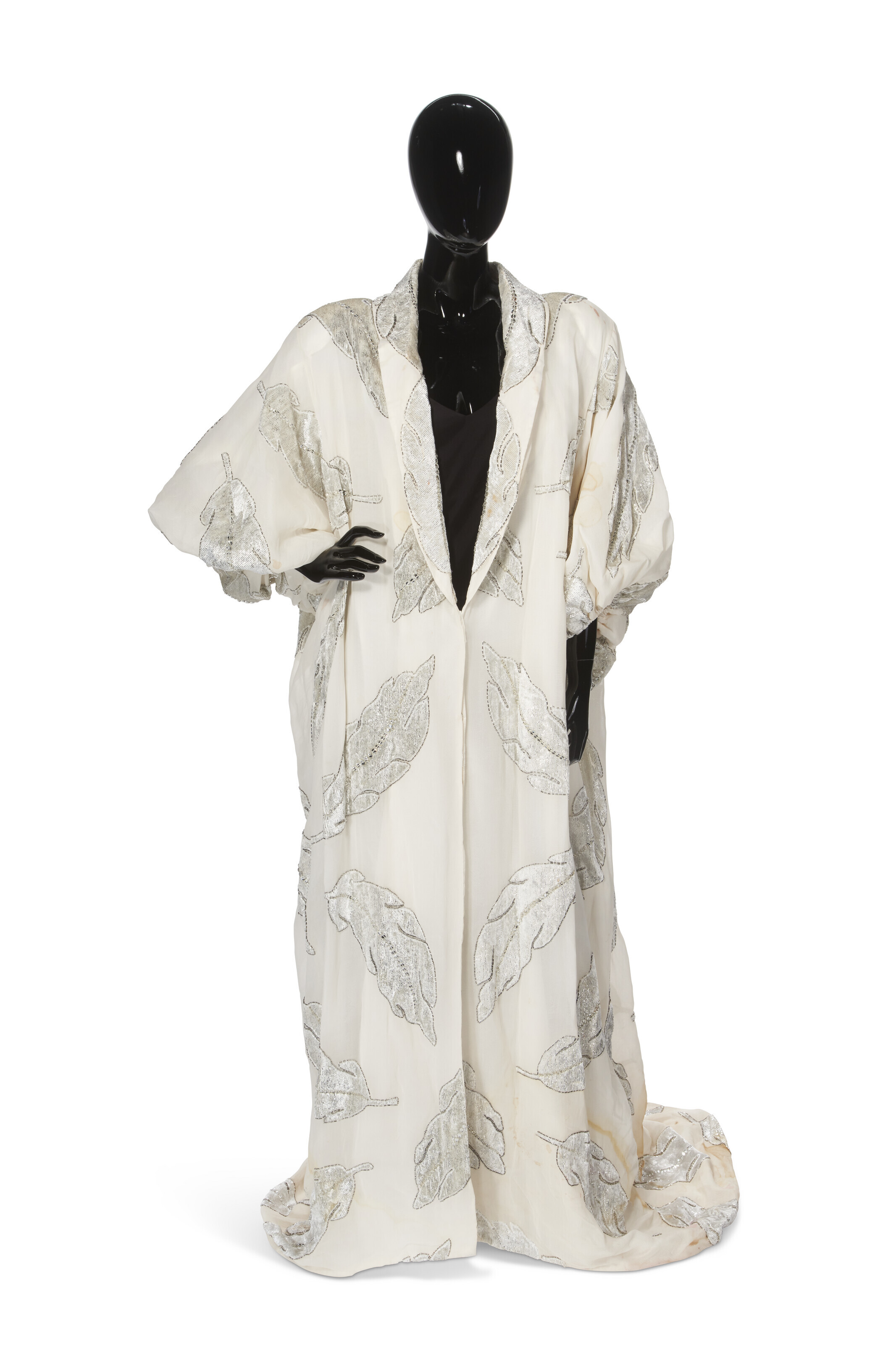 A CREAM PONGEE SILK OVERSIZED EVENING COAT, JOPKINS, CIRCA 1990 ...