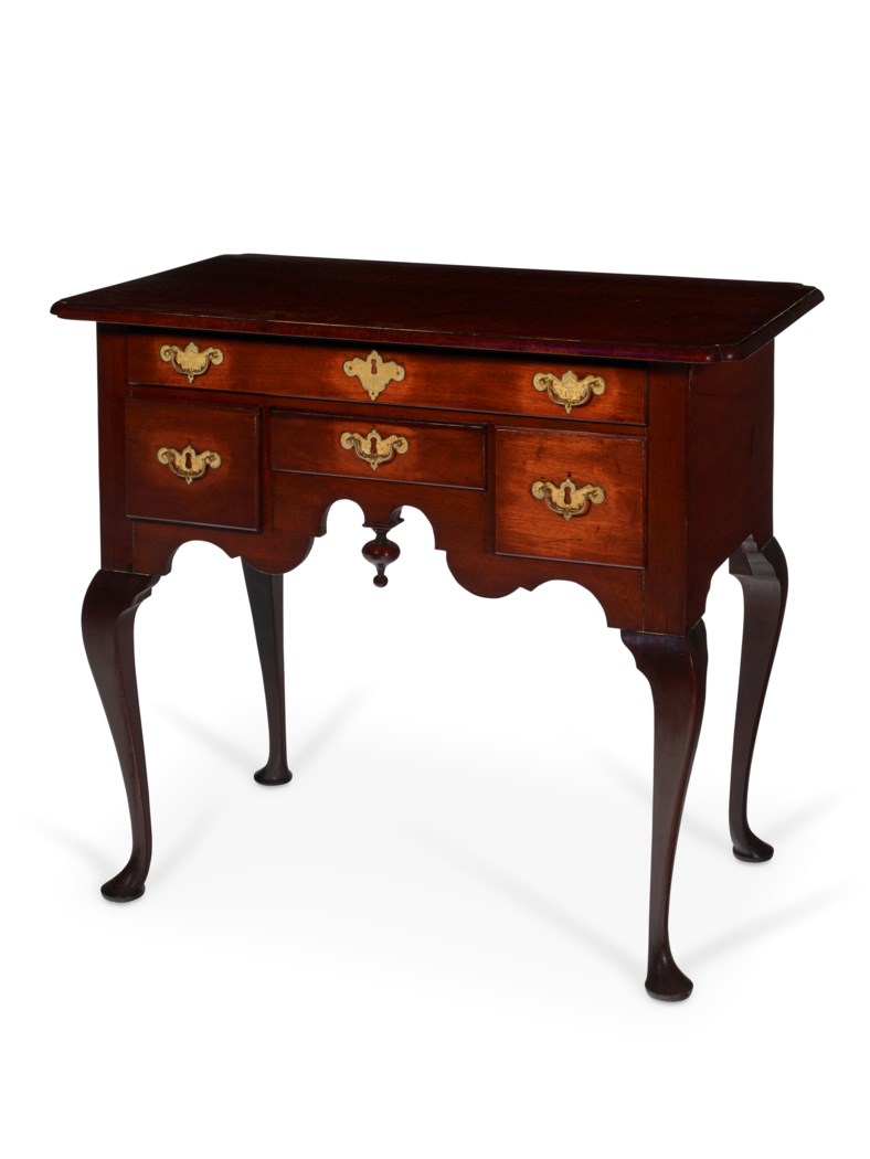 A QUEEN ANNE PLUM-PUDDING MAHOGANY DRESSING TABLE, NEWPORT, CIRCA 1750 ...