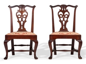 A PAIR OF CHIPPENDALE CARVED MAHOGANY SIDE CHAIRS, ATTRIBUTED TO JOHN ...