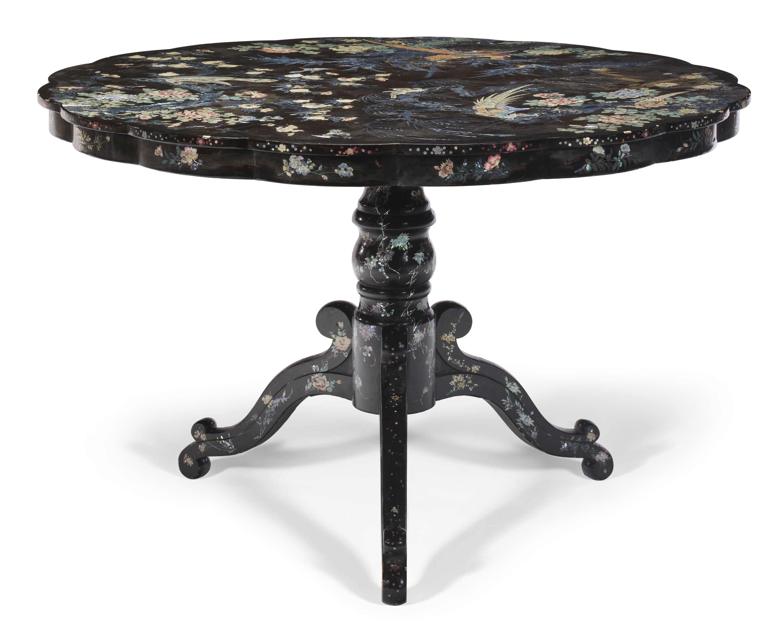 A JAPANESE EXPORT NAGASAKI TILT-TOP CENTER TABLE, CIRCA 1860 | Christie’s