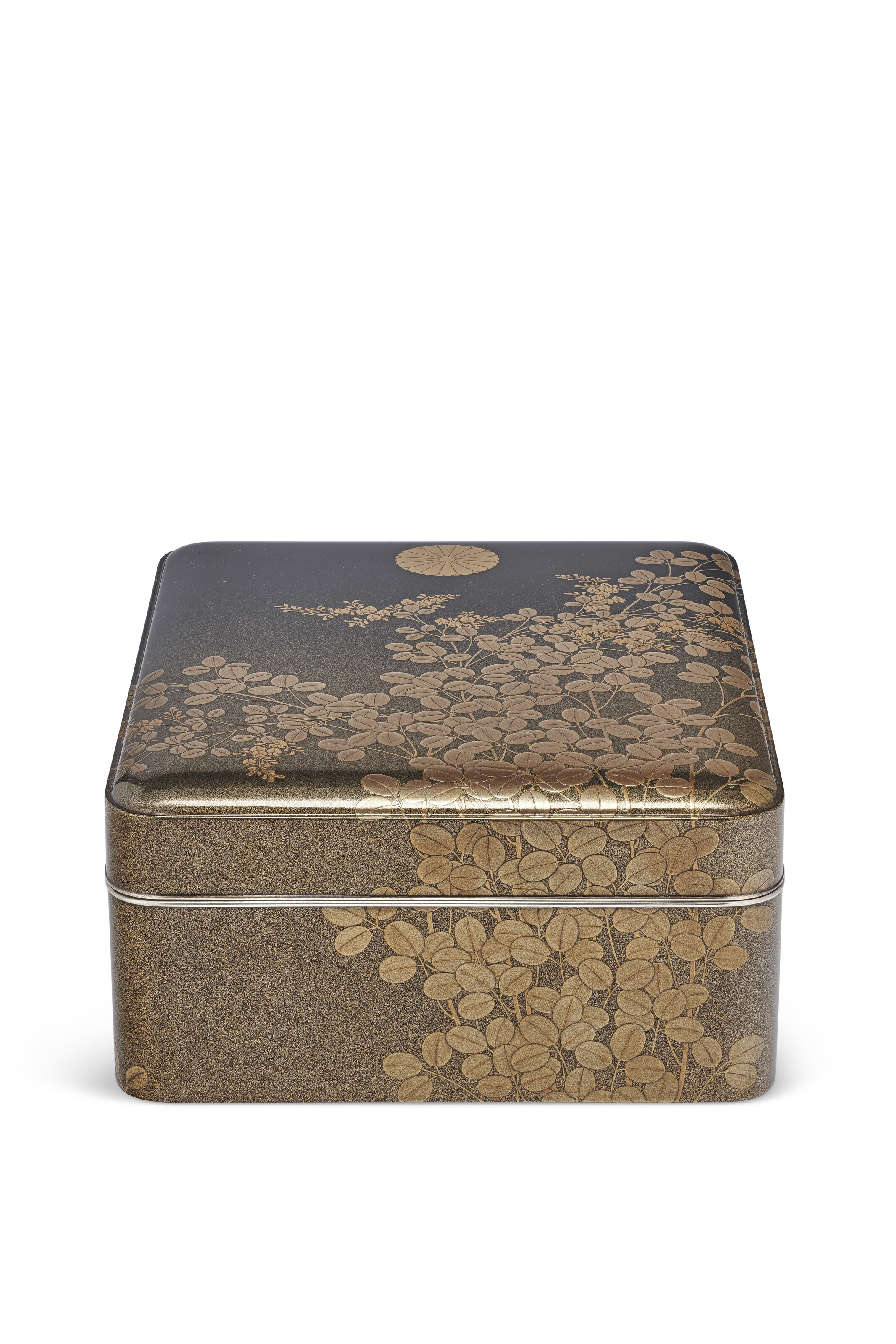 A LACQUER BOX AND COVER, TAISHO PERIOD (EARLY 20TH CENTURY), SIGNED ...