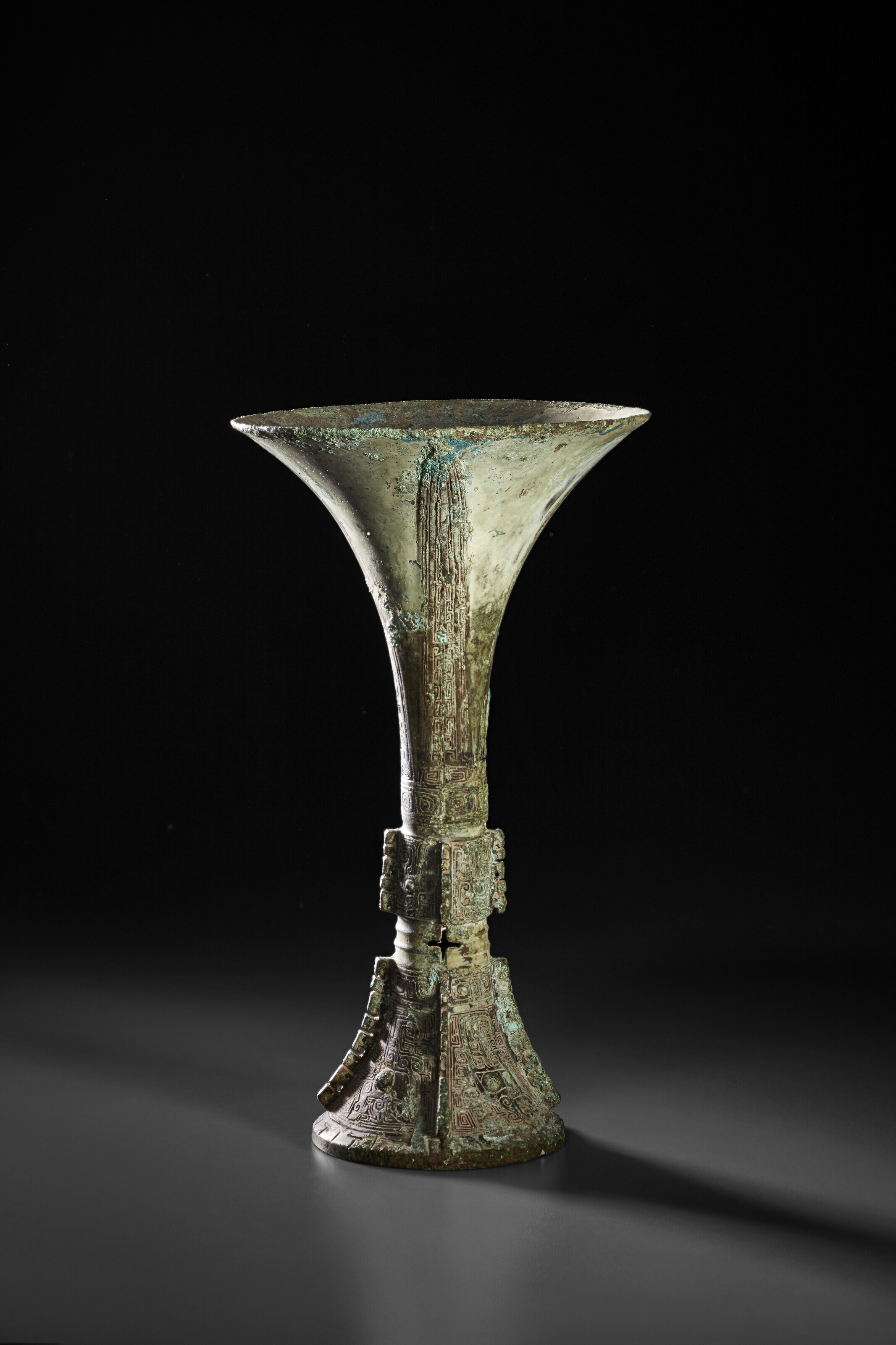 A RARE BRONZE RITUAL TRIPOD WINE VESSEL, JIAO, LATE SHANG DYNASTY, 12TH ...