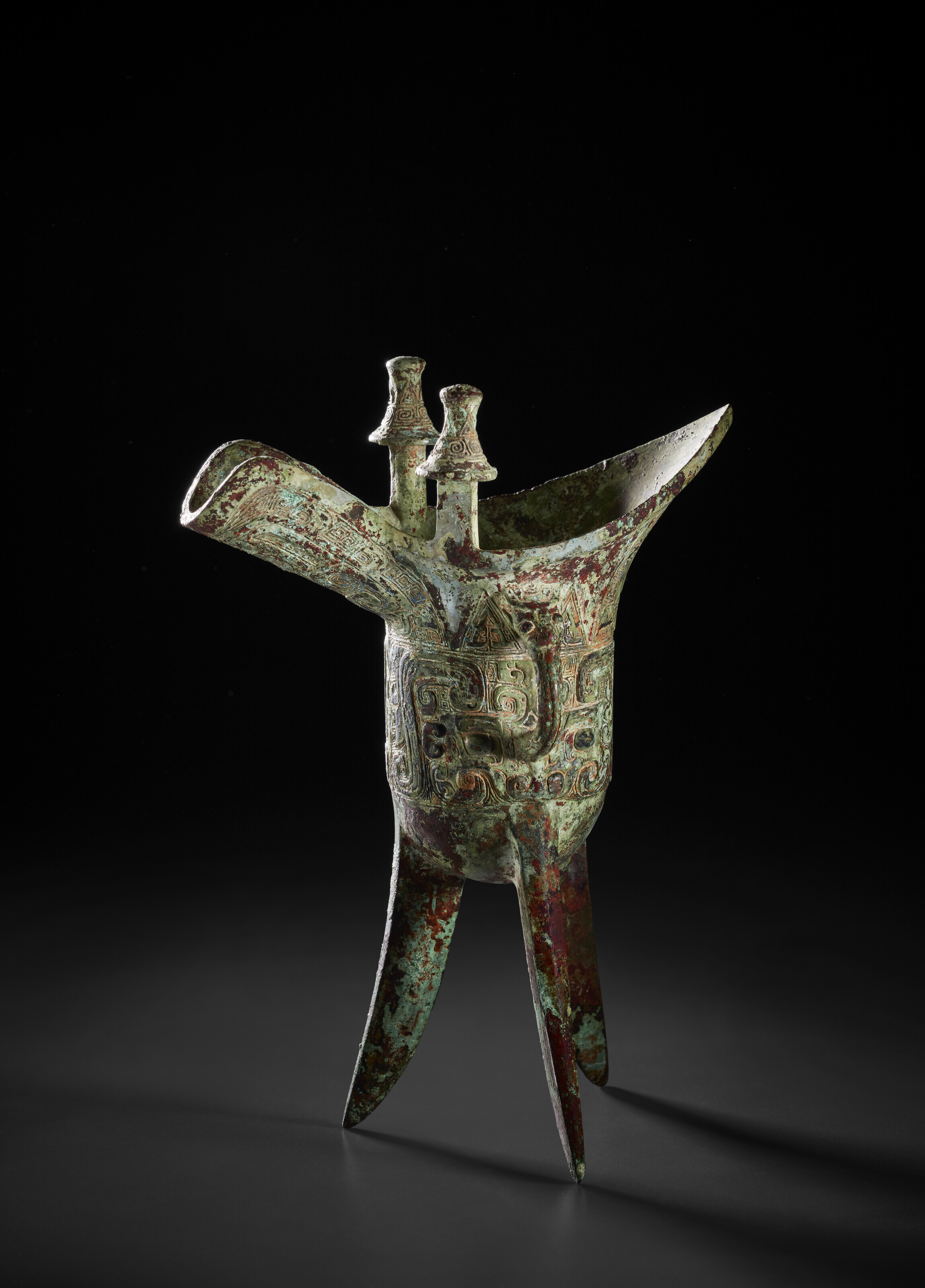 A RARE BRONZE RITUAL TRIPOD WINE VESSEL, JIAO, LATE SHANG DYNASTY, 12TH ...