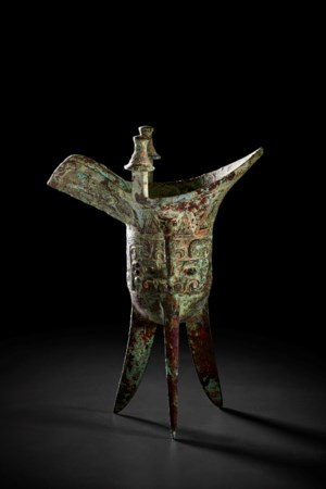 A RARE AND IMPORTANT BRONZE RITUAL WINE VESSEL, JUE, EARLY WESTERN ZHOU ...