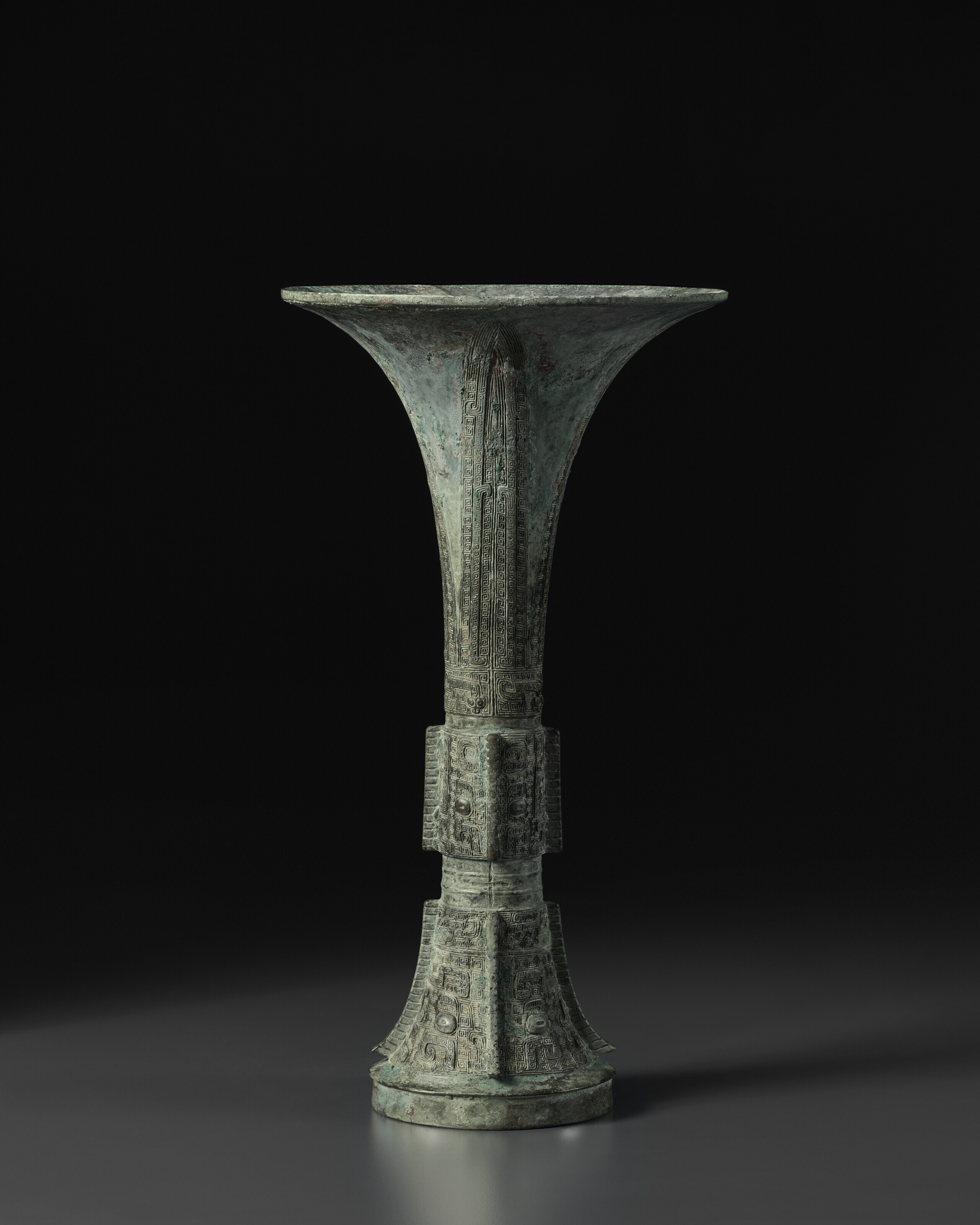 A RARE BRONZE RITUAL TRIPOD WINE VESSEL, JIAO, LATE SHANG DYNASTY, 12TH ...