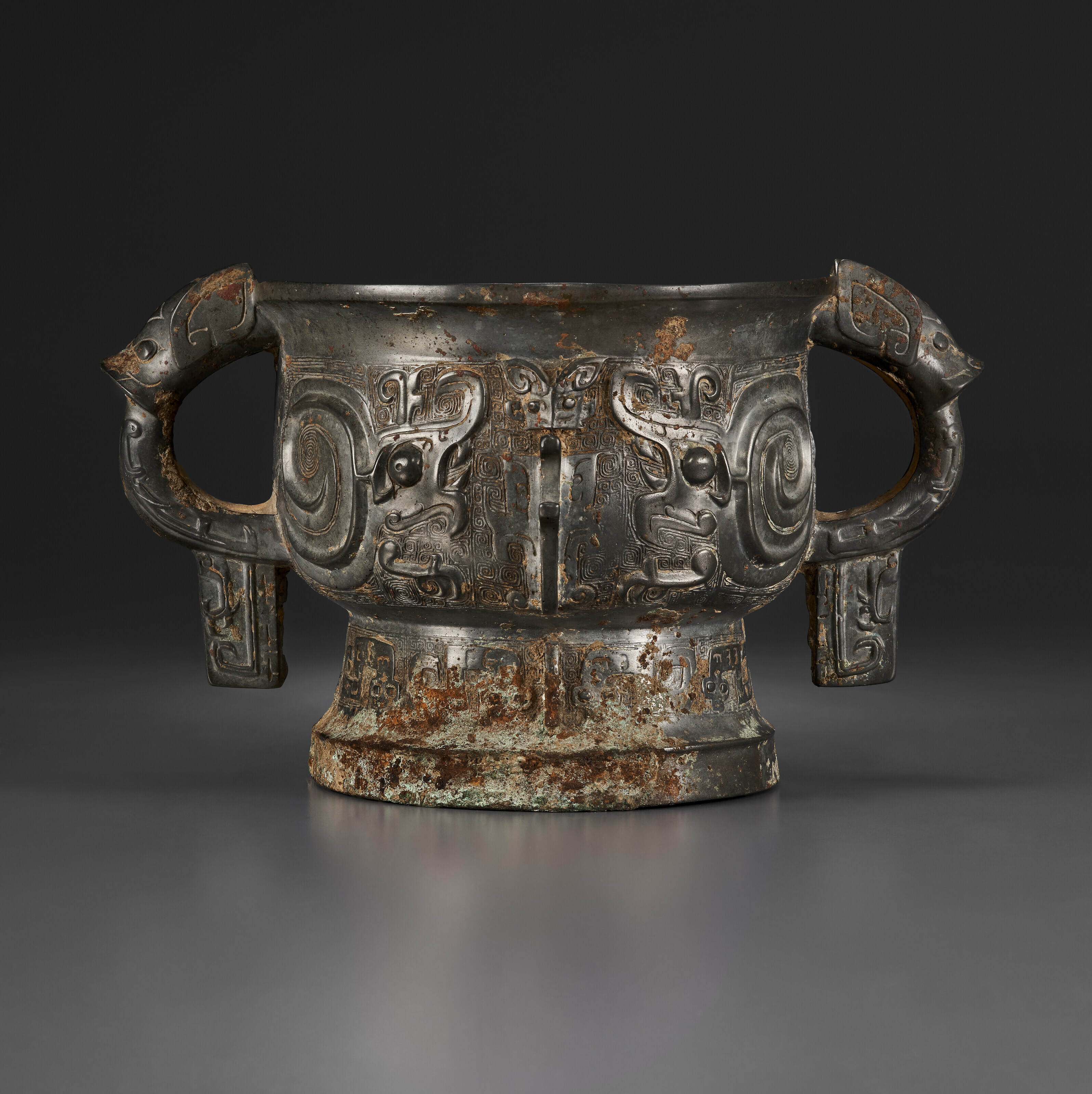 A RARE BRONZE RITUAL TRIPOD WINE VESSEL, JIAO, LATE SHANG DYNASTY, 12TH ...