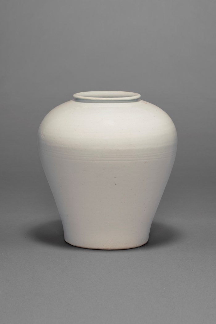 A WHITE PORCELAIN JAR, JOSEON DYNASTY (15TH-16TH CENTURY) | Christie's