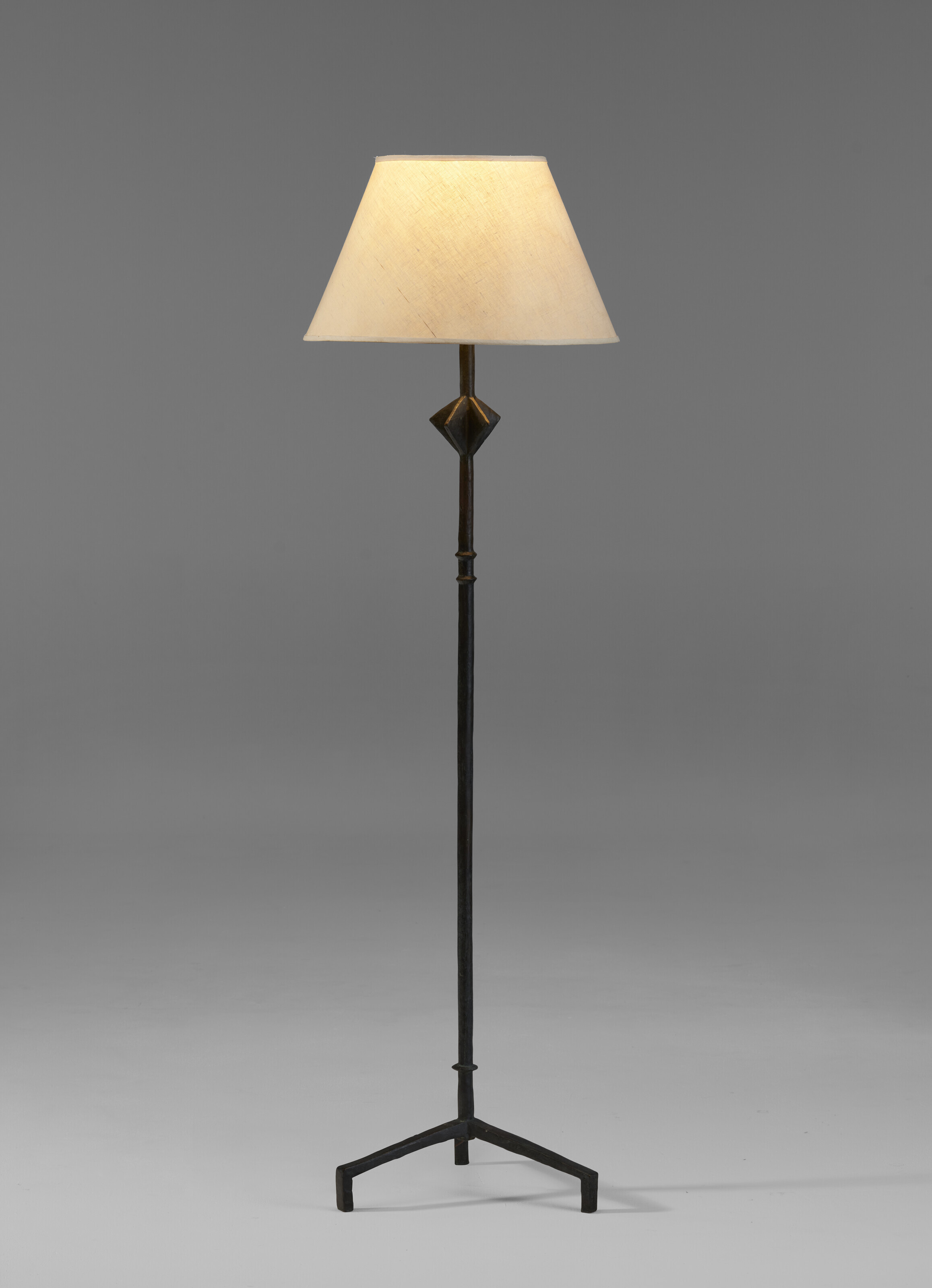 DIEGO GIACOMETTI (1902-1985), Pair of 'X' Form Stools, Troisième ...