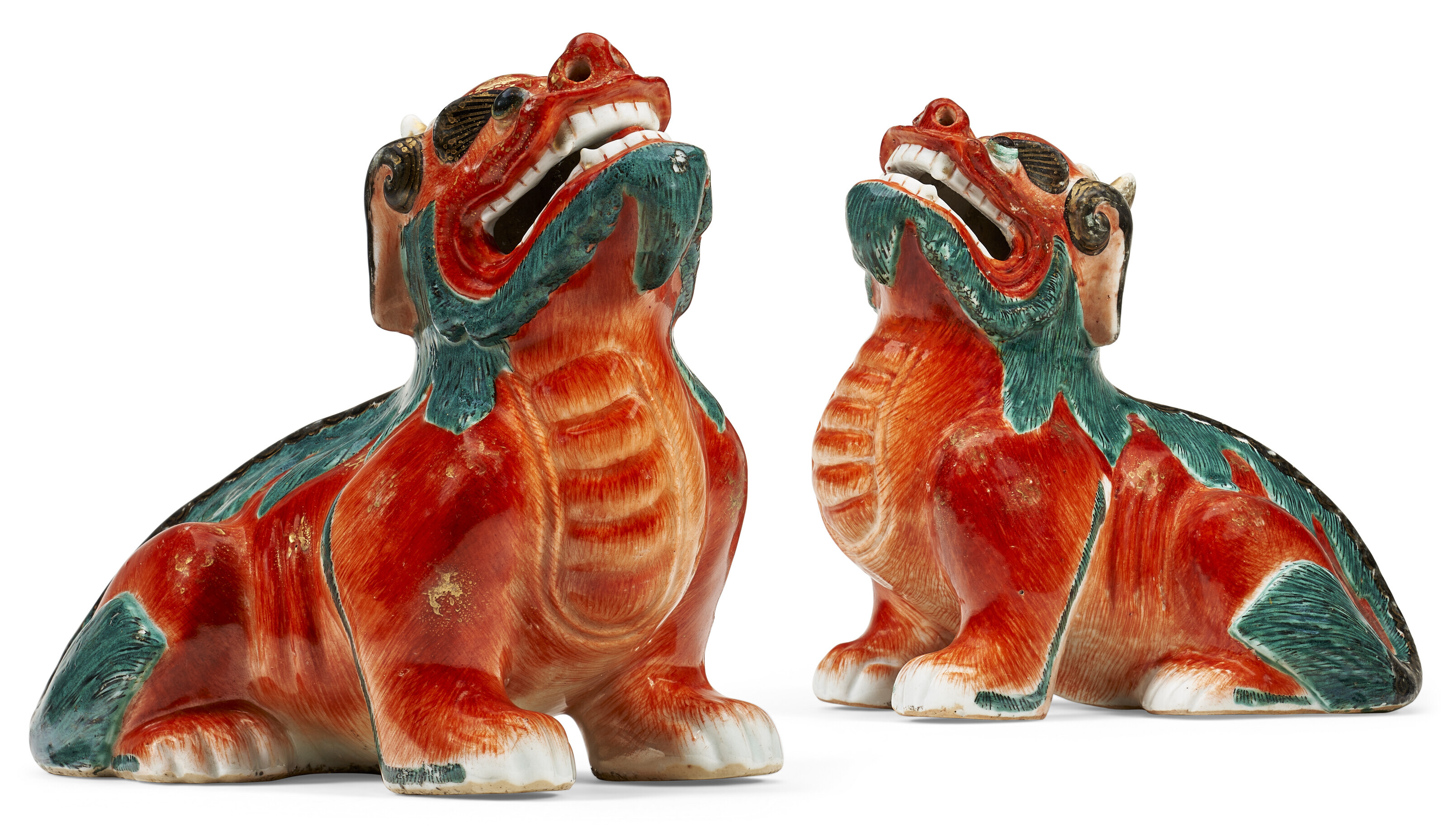 A PAIR OF CHINESE EXPORT PORCELAIN FAMILLE VERTE MYTHICAL BEAST JOSS ...