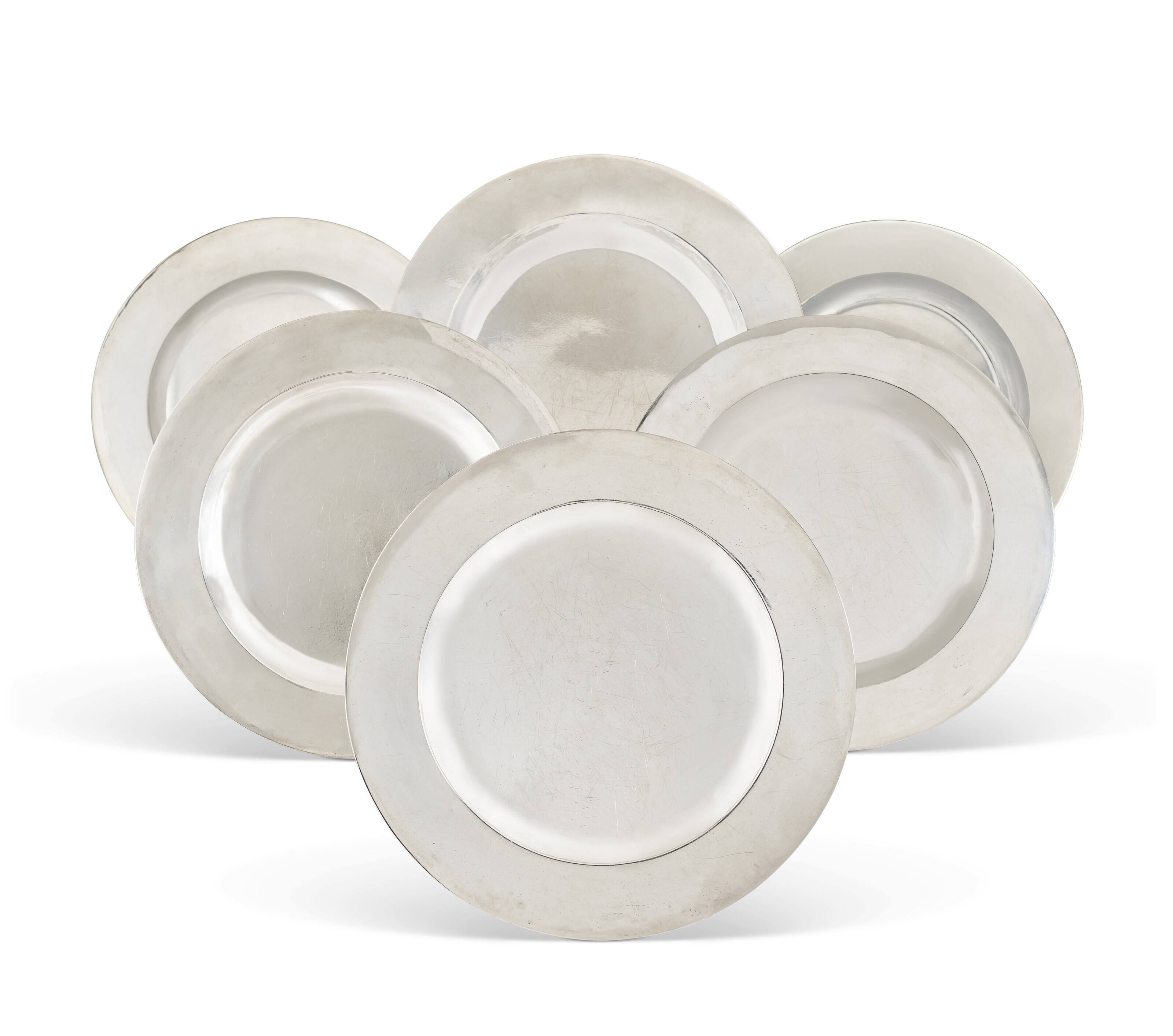 A SET OF SIX QUEEN ANNE SILVER DINNER PLATES, MARK OF DAVID WILLAUME ...