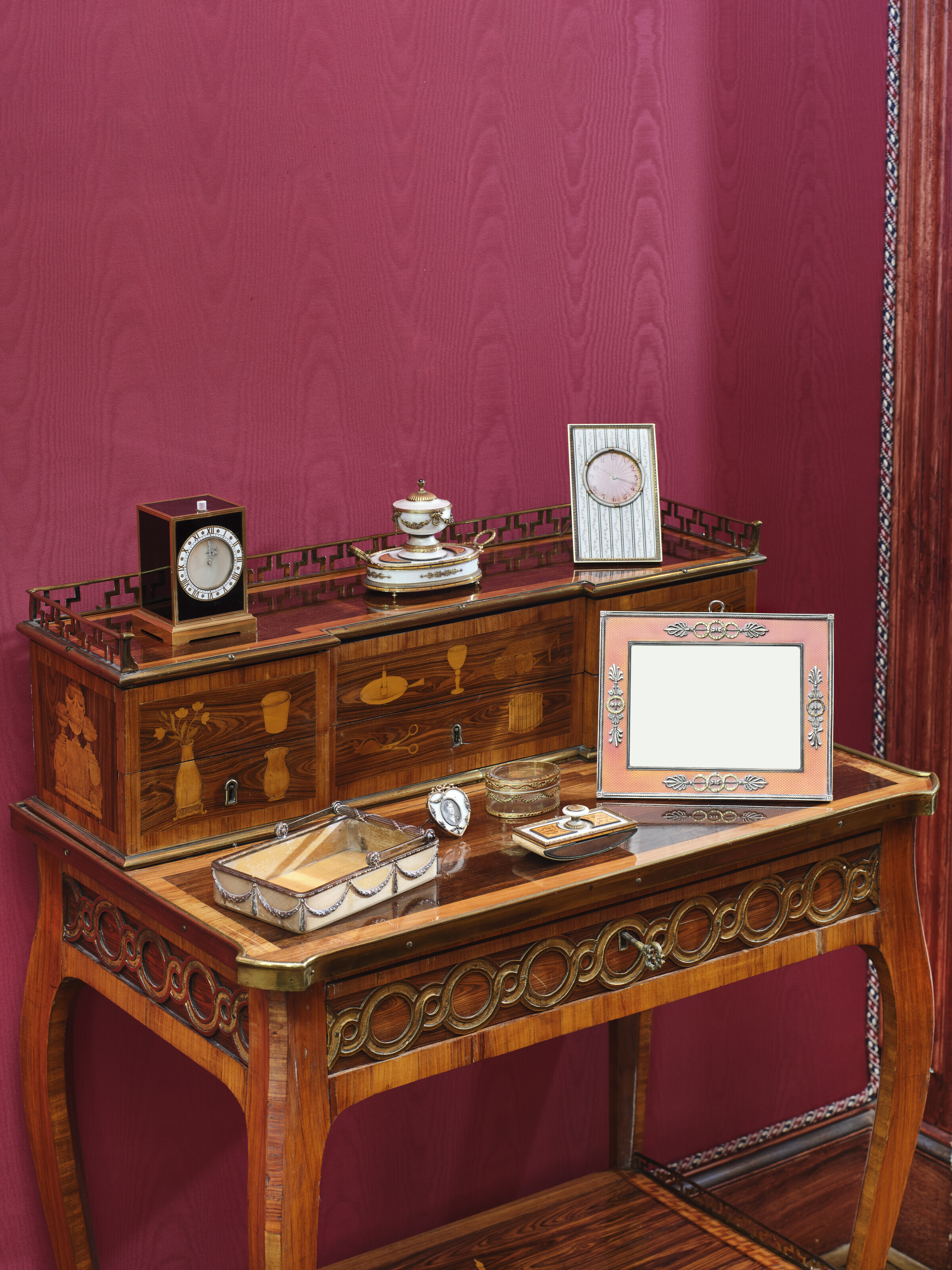 BONHEUR DU JOUR D'EPOQUE TRANSITION, ESTAMPILLE DE PIERRE ROUSSEL, VERS ...