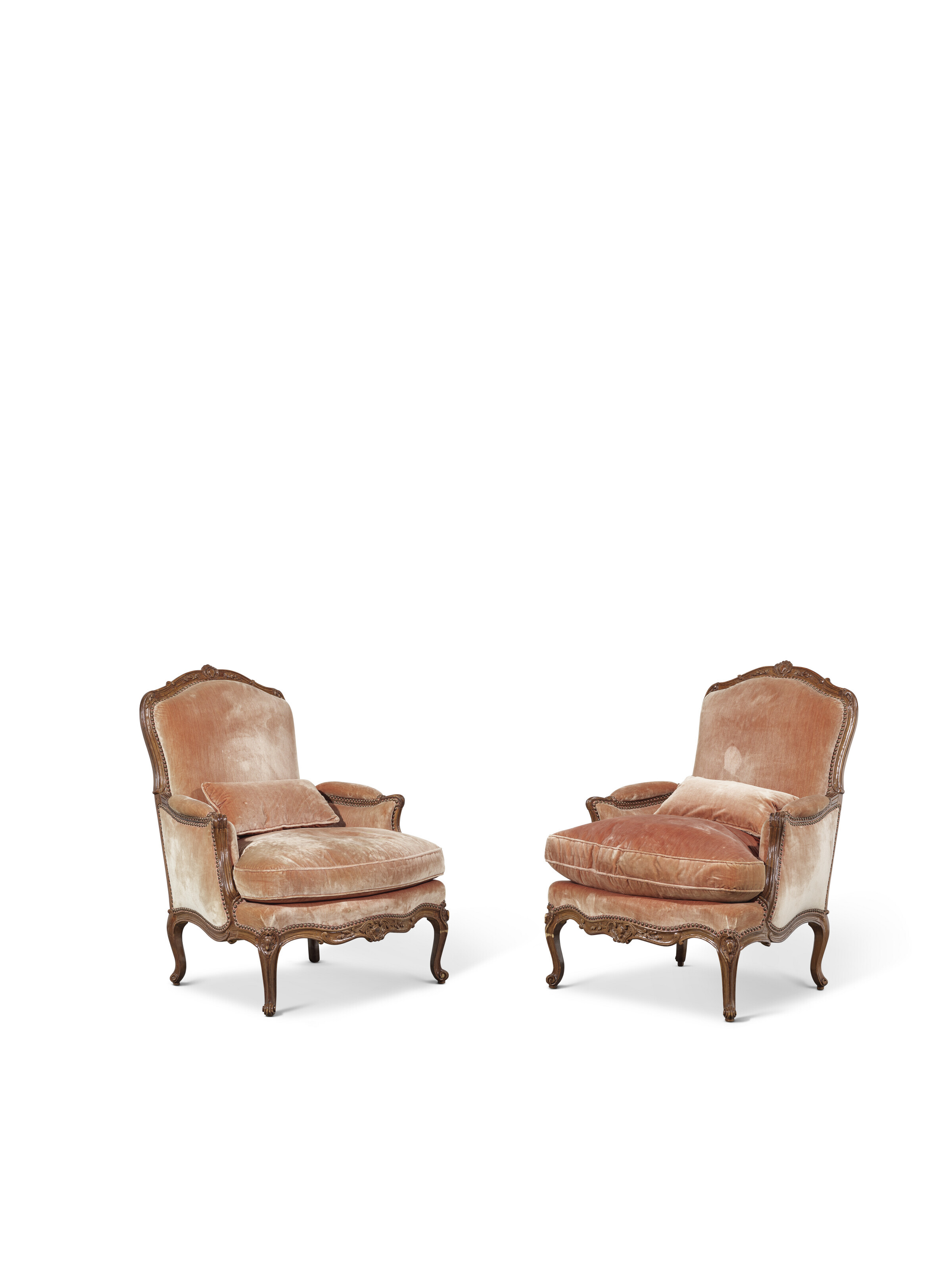 PAIRE DE BERGERES A LA REINE D'EPOQUE LOUIS XV, ESTAMPILLE DE JEAN ...