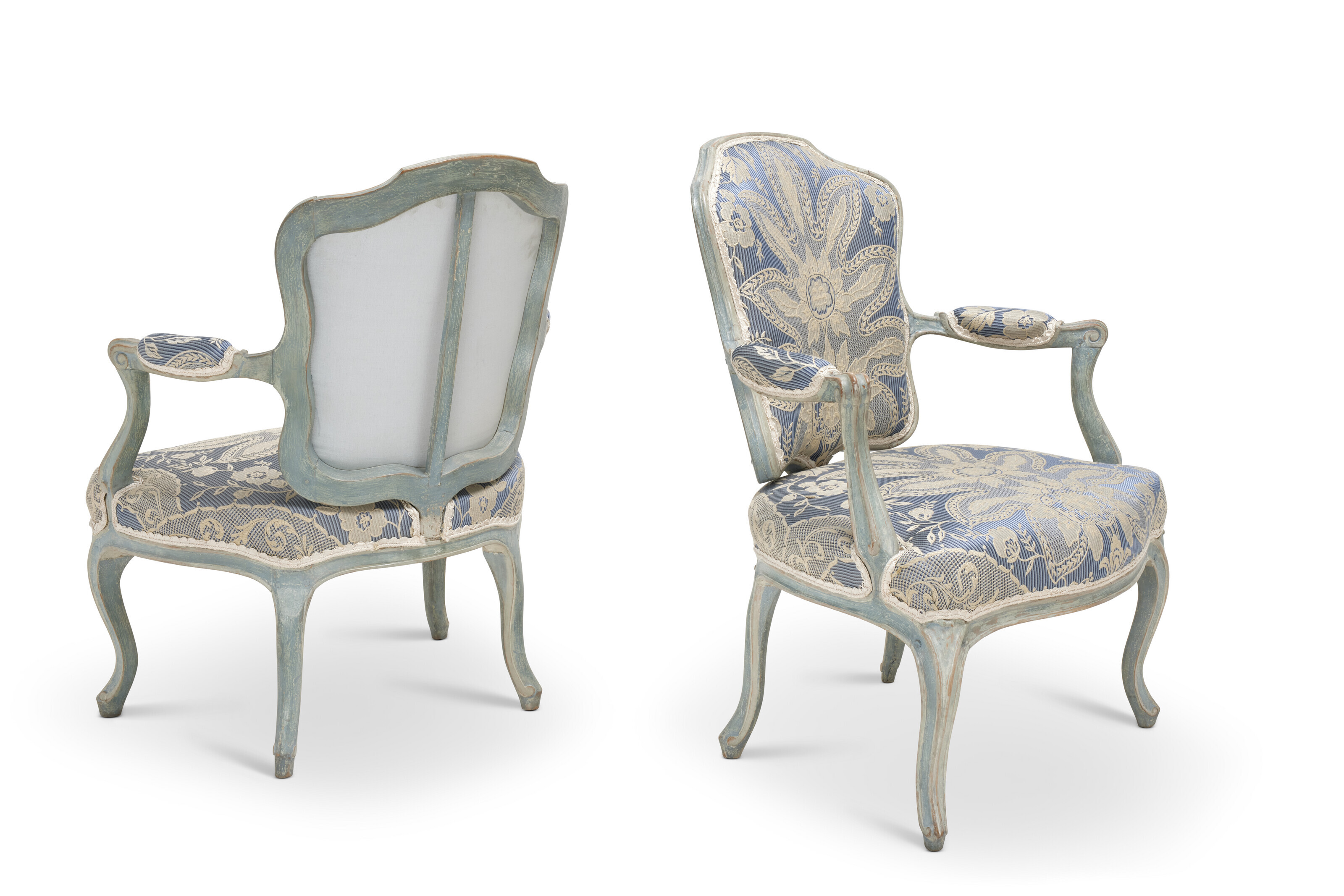 PAIRE DE FAUTEUILS EN CABRIOLET D'EPOQUE LOUIS XV, PAR PIERRE MALBET ...