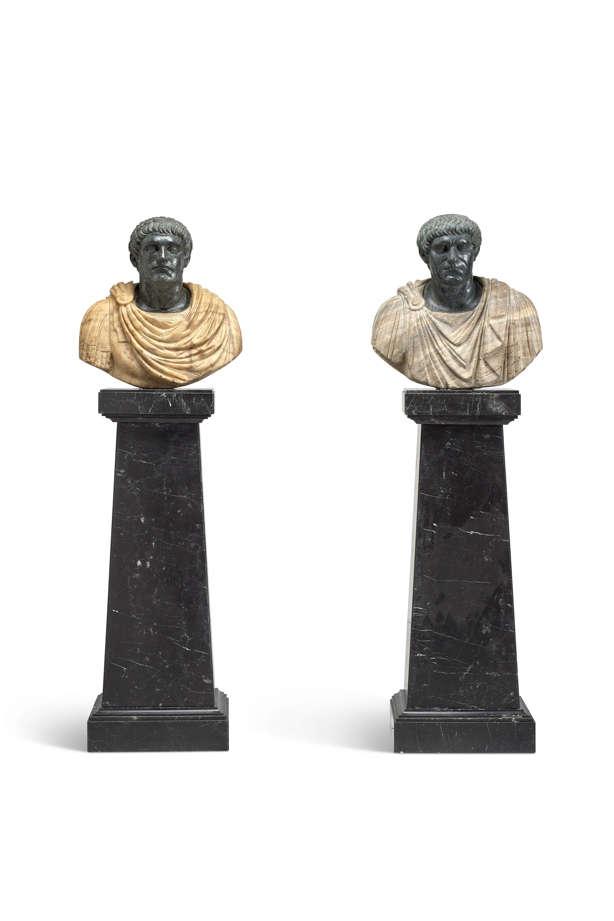 DEUX BUSTES D'EMPEREURS FORMANT PAIRE, D'APRÈS L'ANTIQUE, XXe SIÈCLE ...