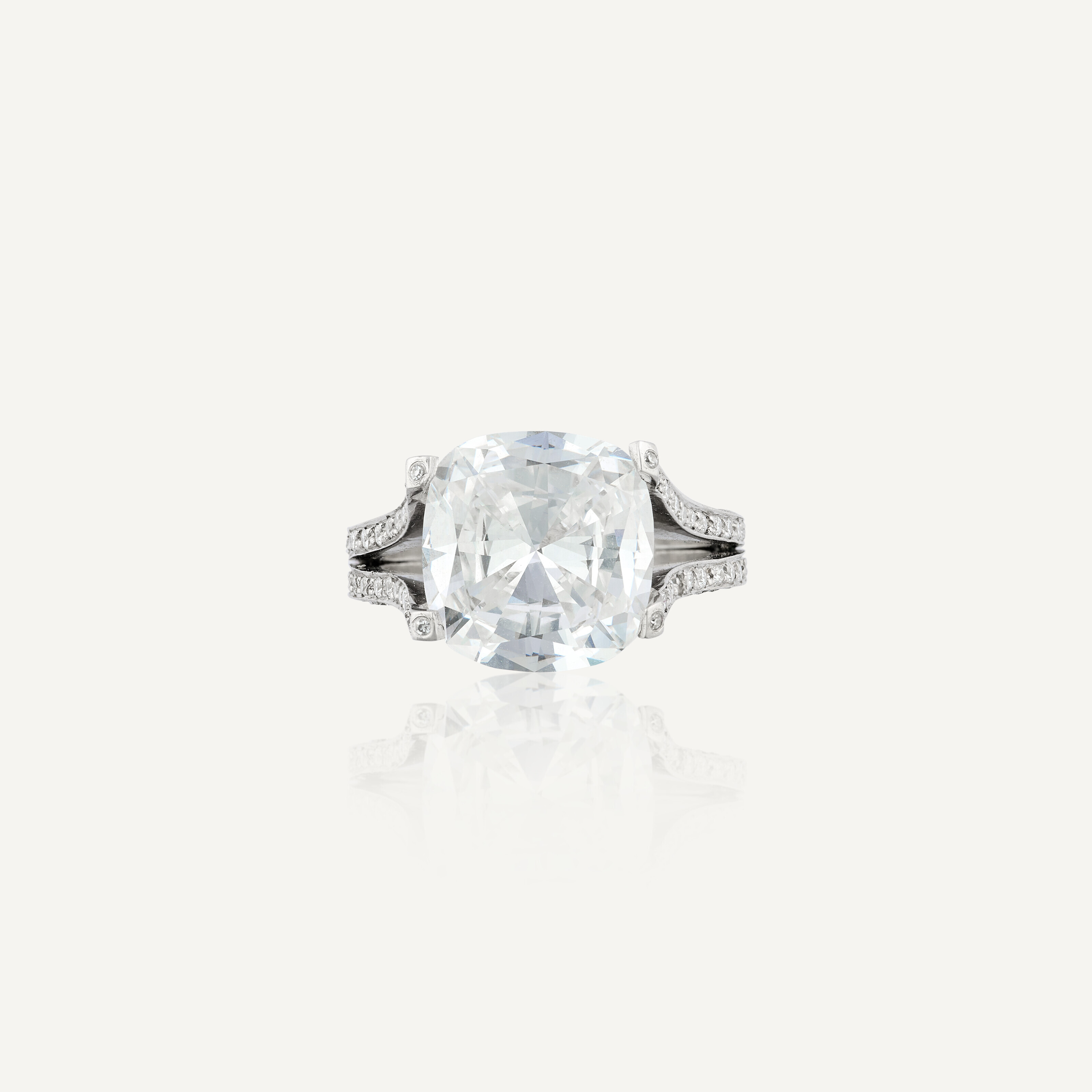 BAGUE DIAMANT DE 5.46 CARATS ET DIAMANTS, | Christie’s