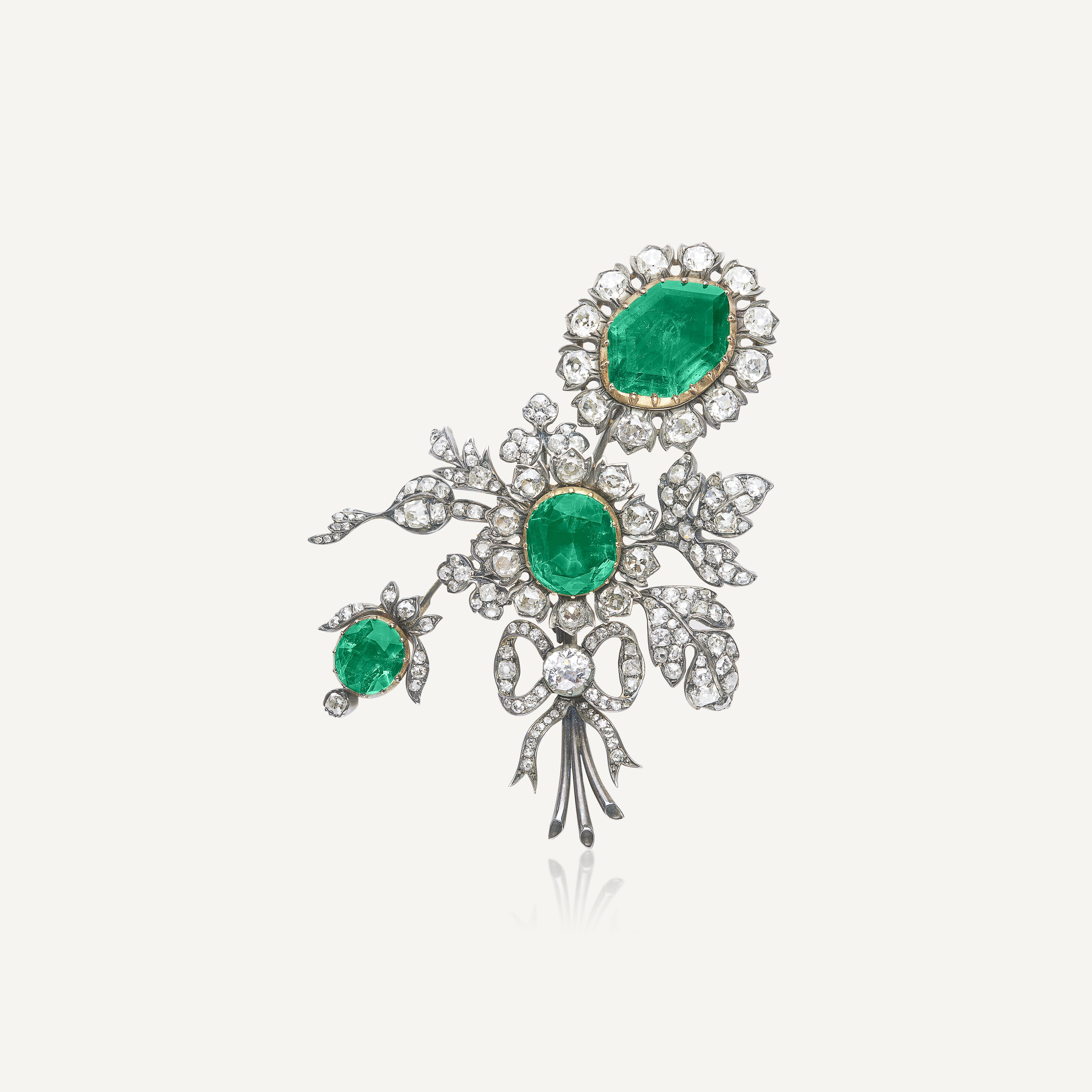 BROCHE DÉBUT DU XIXÈME SIÈCLE BÉRYLS SUR PAILLON ET DIAMANTS, | Christie’s