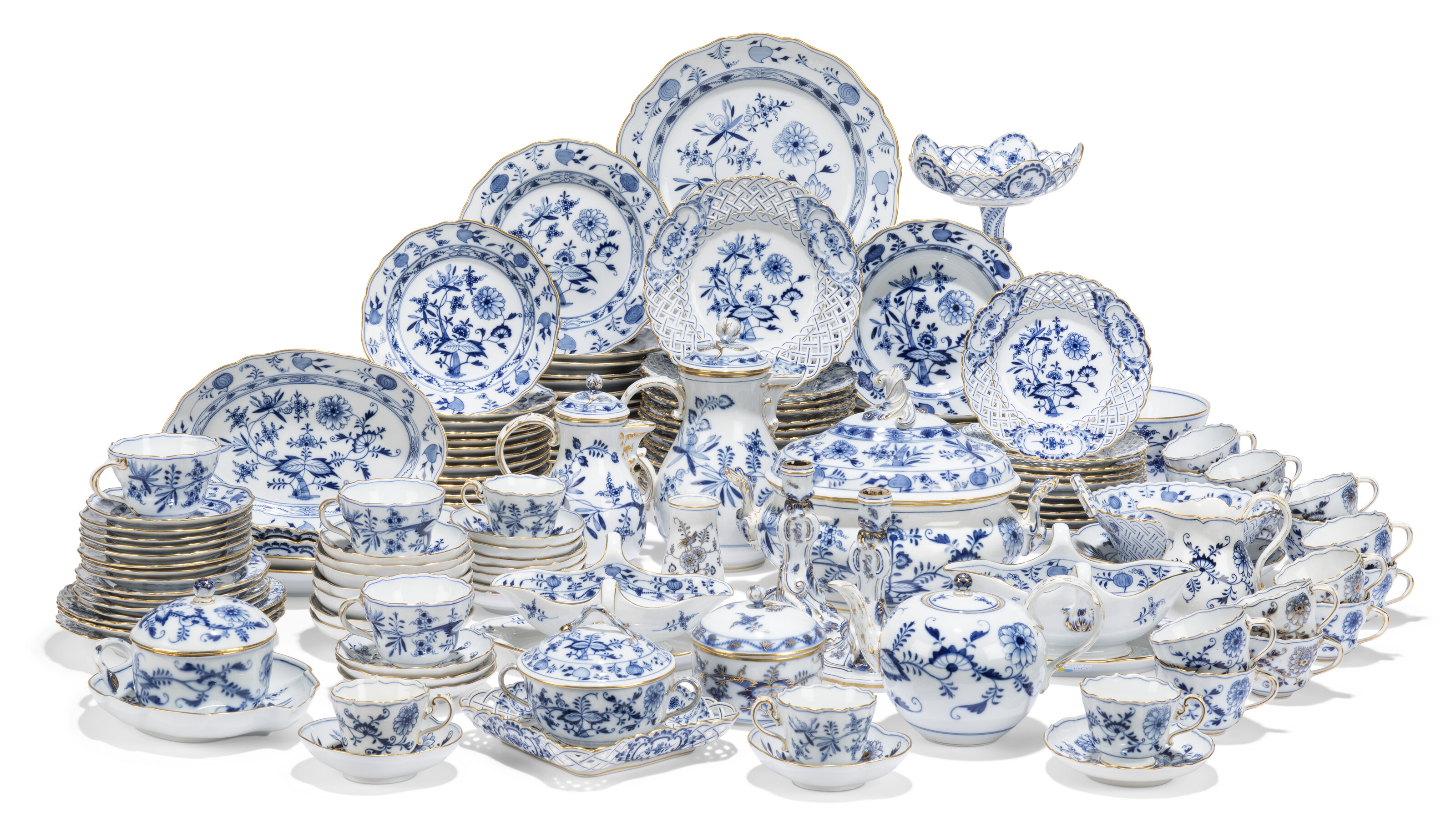 A MEISSEN PORCELAIN 'BLUE ONION' PATTERN COMPOSITE PART TABLE-SERVICE ...