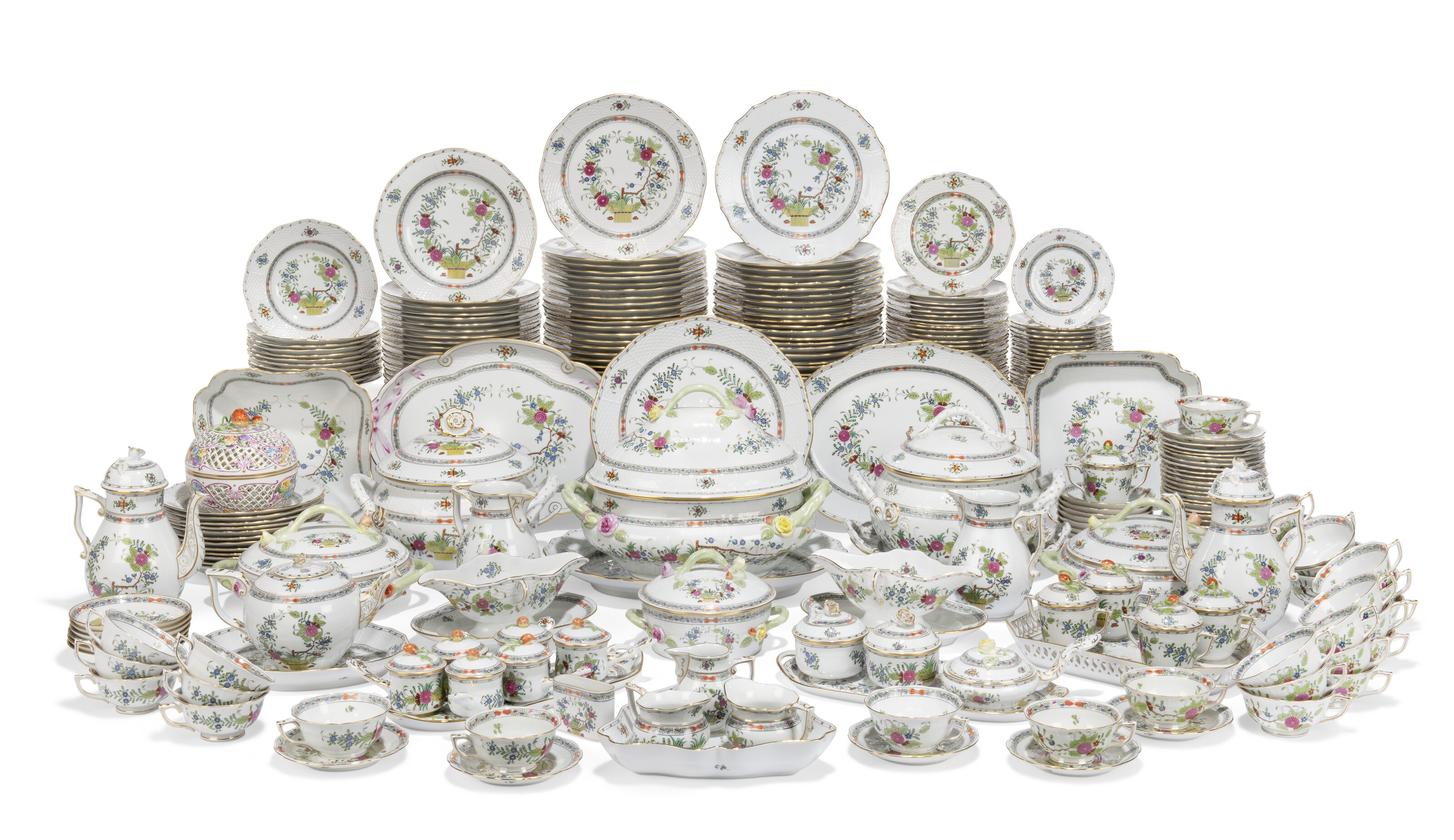 AN EXTENSIVE HEREND PORCELAIN 'INDIAN BASKET' PATTERN PART DINNER ...