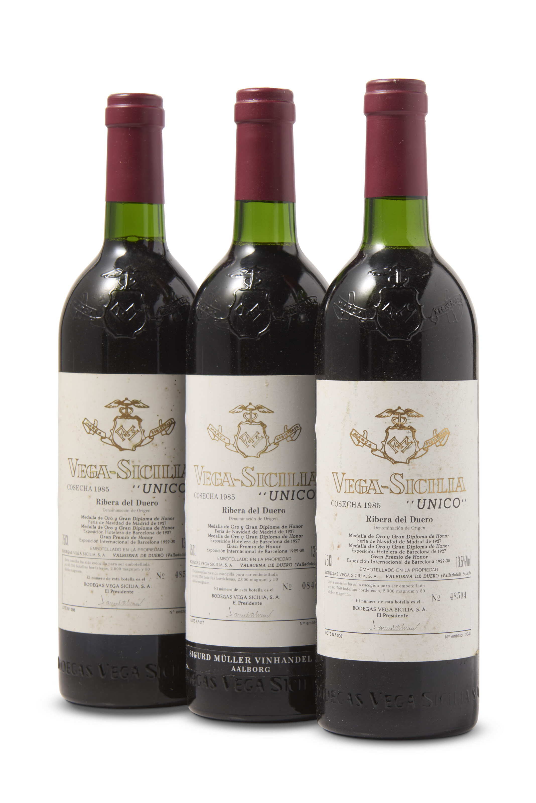Vega Sicilia, Único, Ribera del Duero 1985, Three bottles in original ...