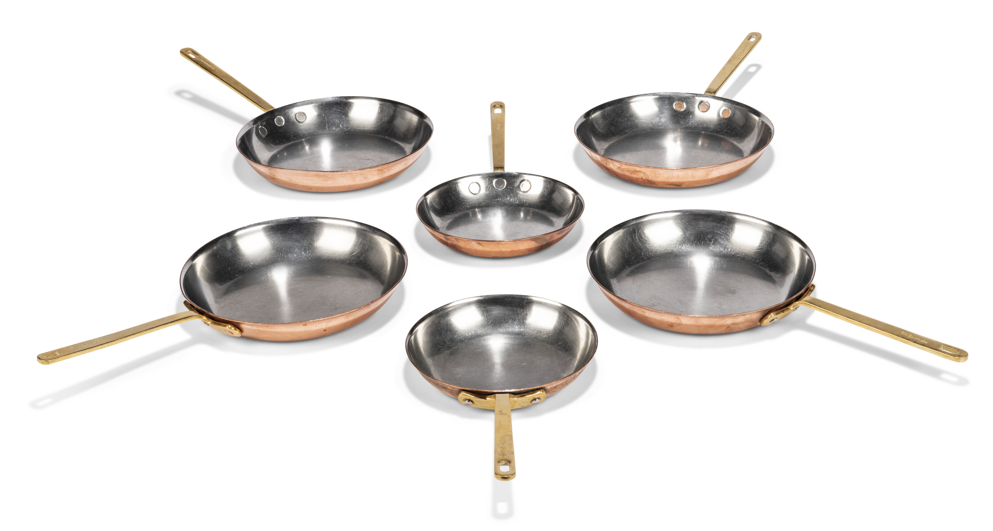 A SET OF SIX COPPER AND BRASS SAUTE PANS, BATTLE BRAND, LATE 20TH ...