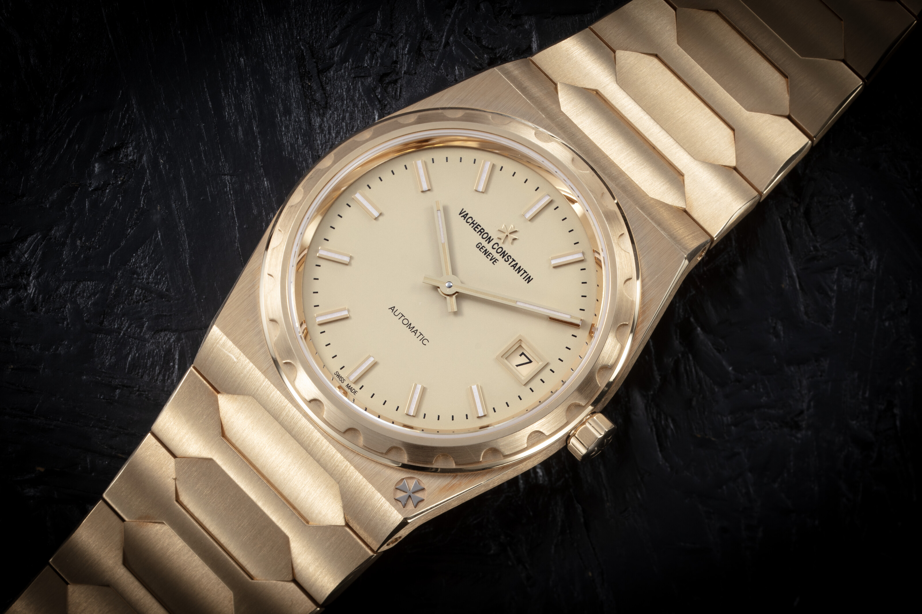 VACHERON CONSTANTIN, HISTORIQUES 222 REF. 4200H/222J-B935, A RARE AND ATTRACTIVE GOLD AUTOMATIC ...