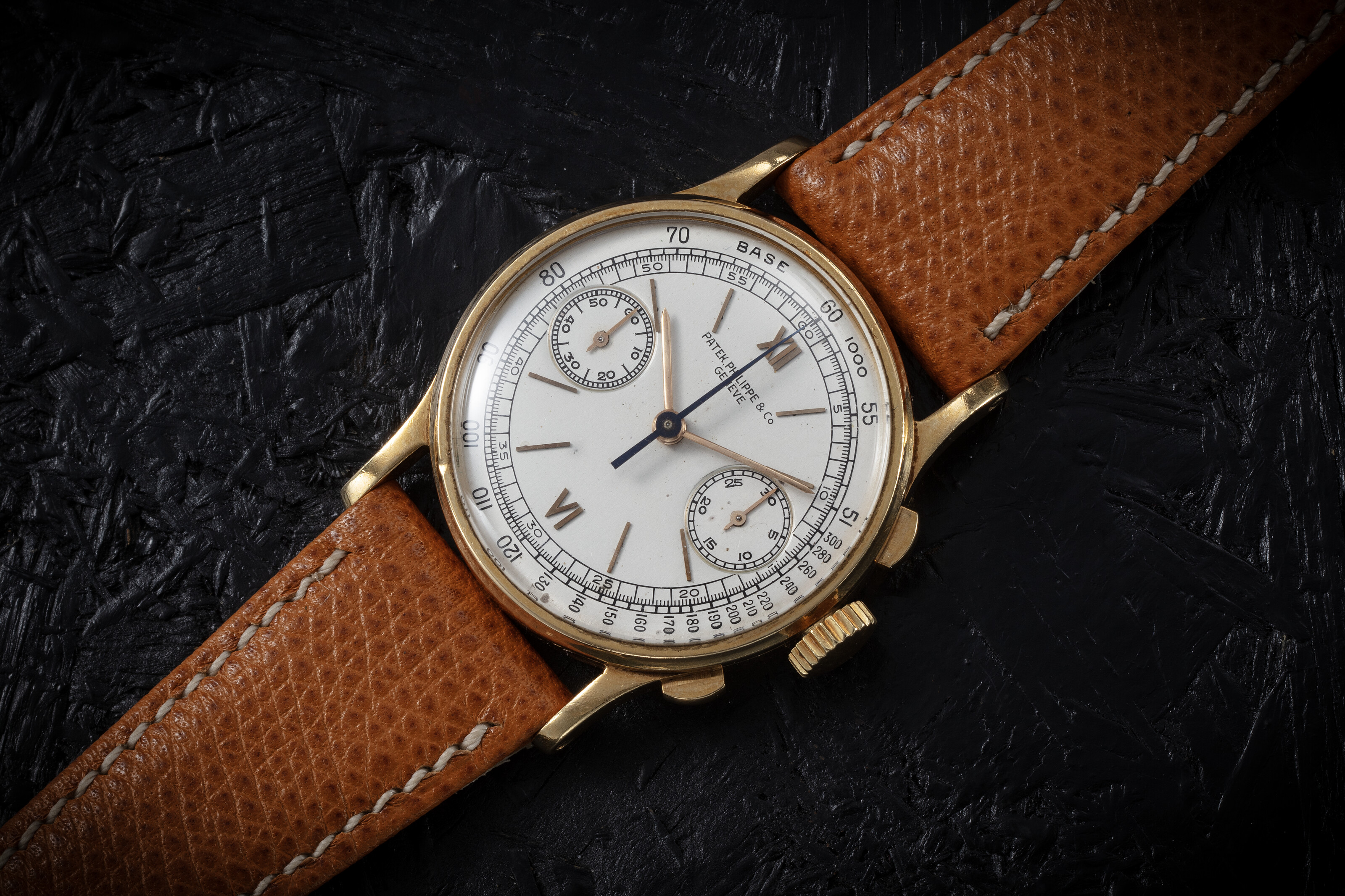 PATEK PHILIPPE, REF. 130, A FINE YELLOW GOLD MANUAL-WINDING CHRONOGRAPH ...