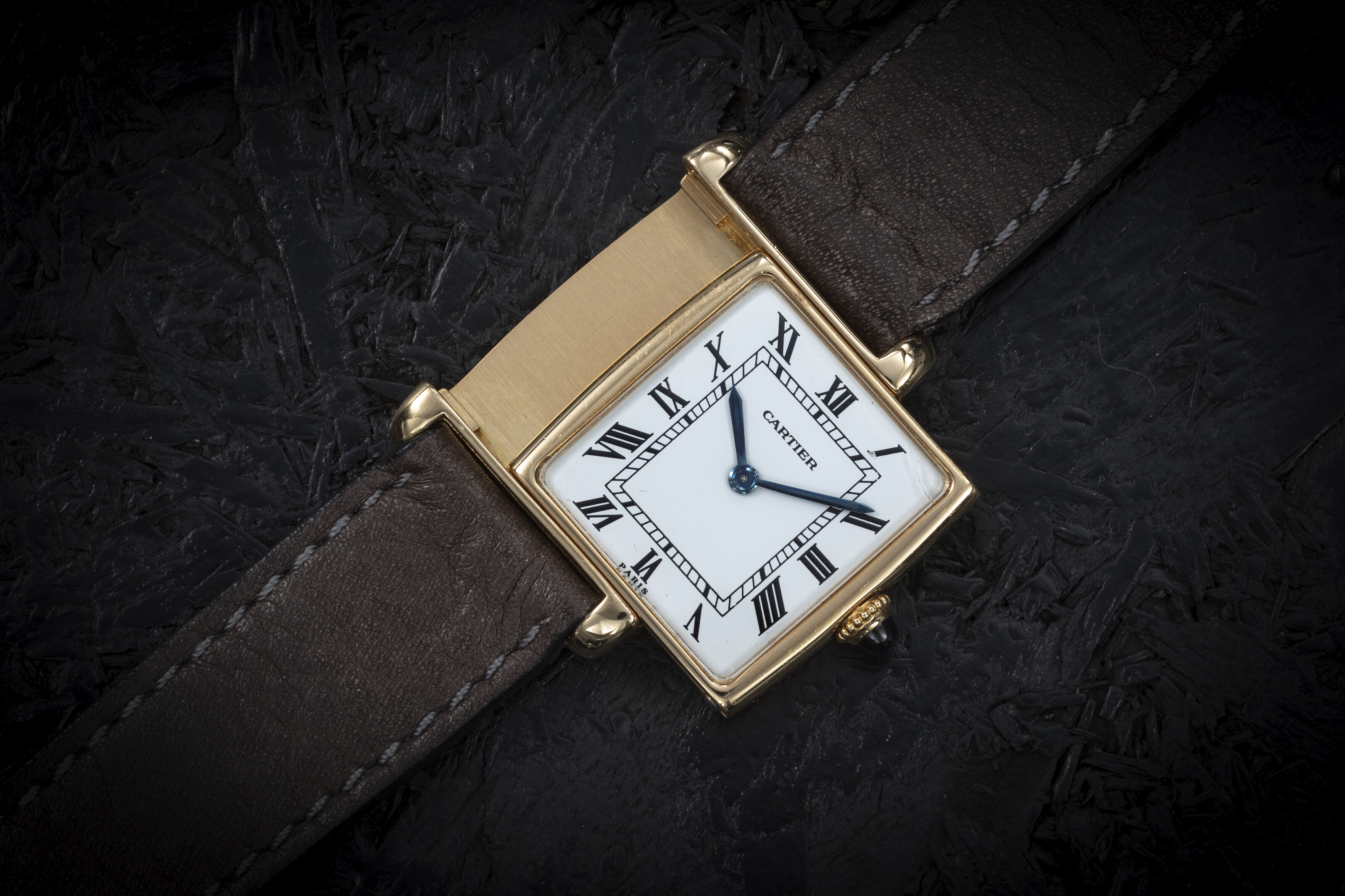 CARTIER PARIS, TANK ‘REVERSO’, A FINE MANUAL-WINDING GOLD WRISTWATCH ...