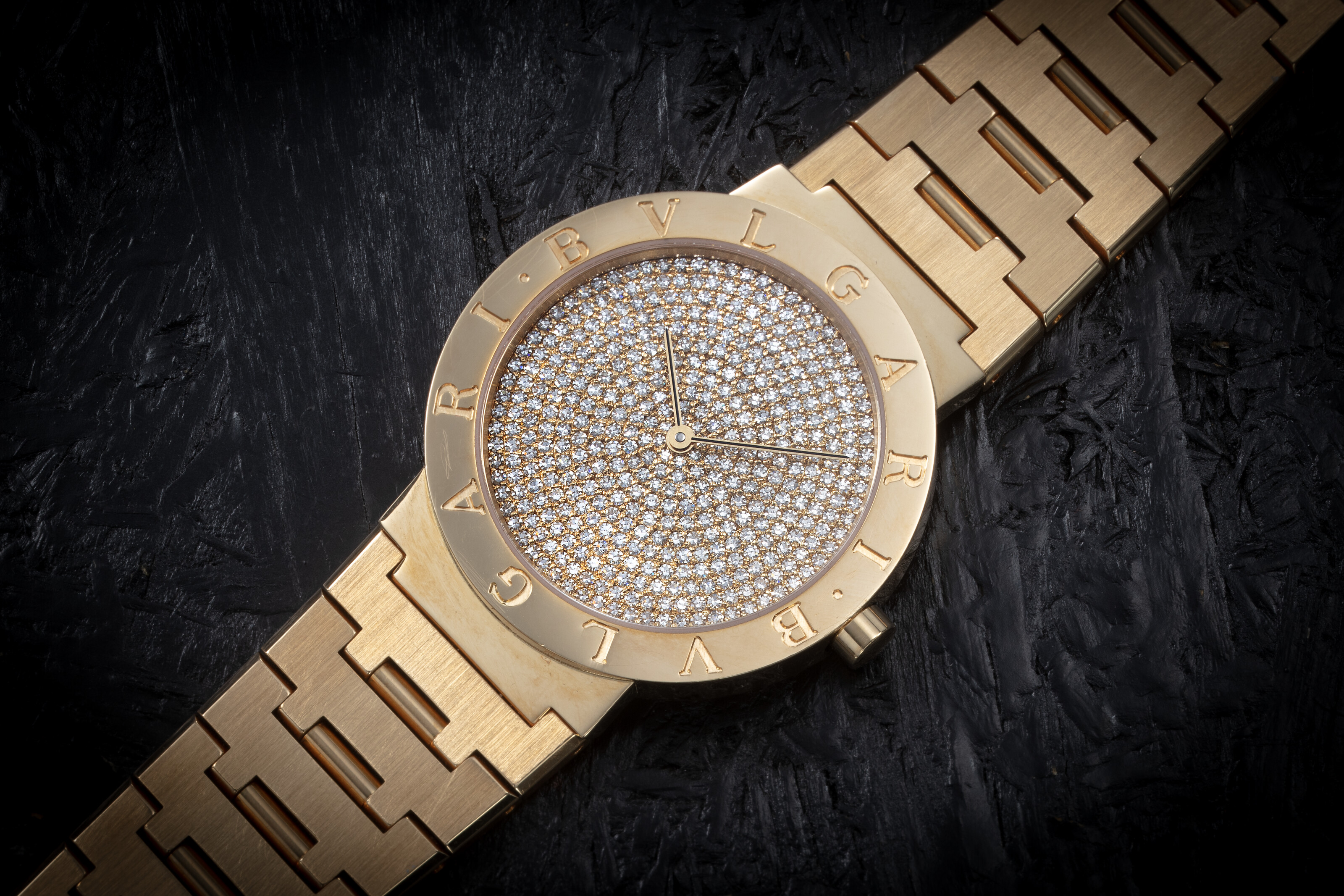 BULGARI, BULGARI REF. BB 33 D GG, A FINE YELLOW GOLD QUARTZ WRISTWATCH ...