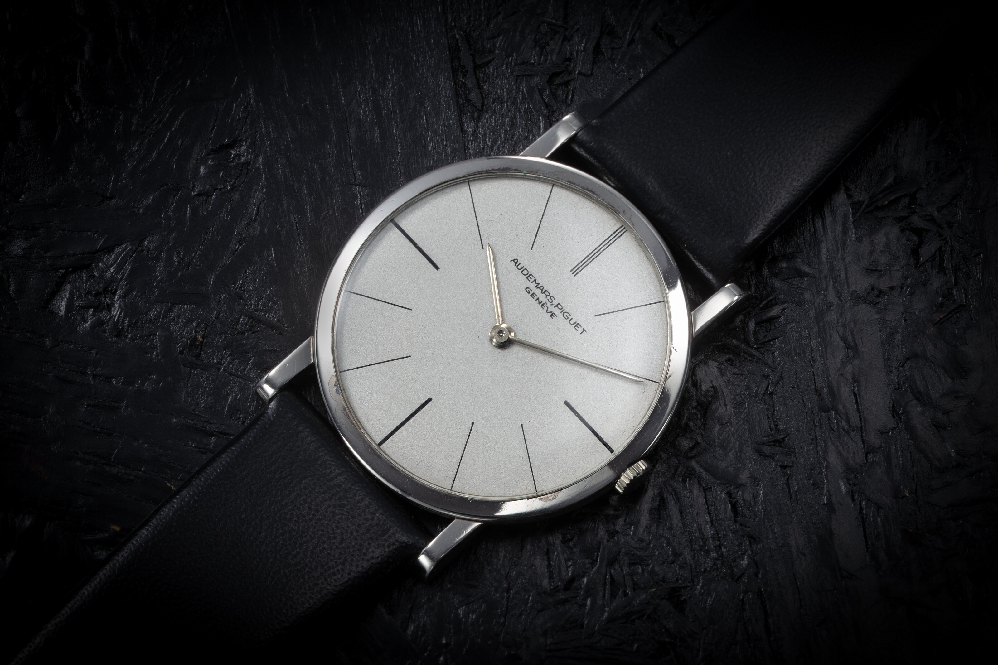 AUDEMARS PIGUET, REF. 5043BC, AN ULTRA THIN WHITE GOLD MANUAL-WINDING ...