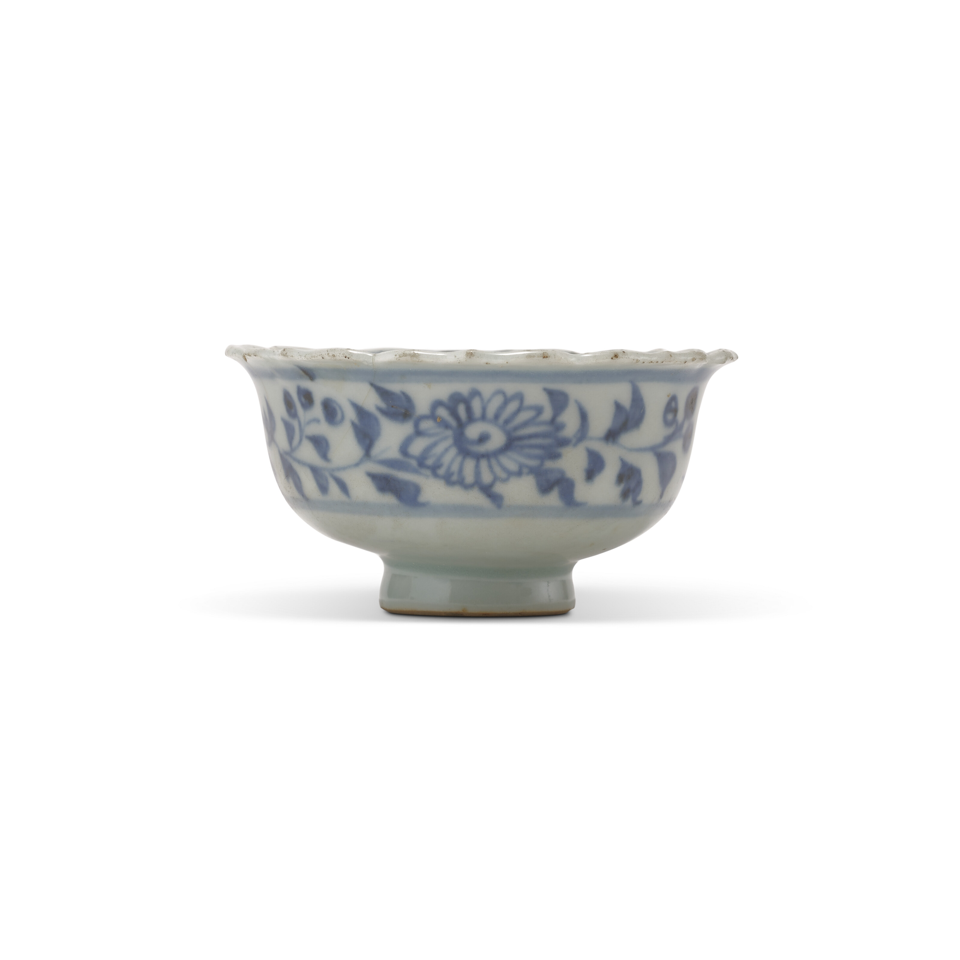 A SMALL BLUE AND WHITE 'FLORAL' BOWL, YUAN DYNASTY, LATE 14TH CENTURY ...