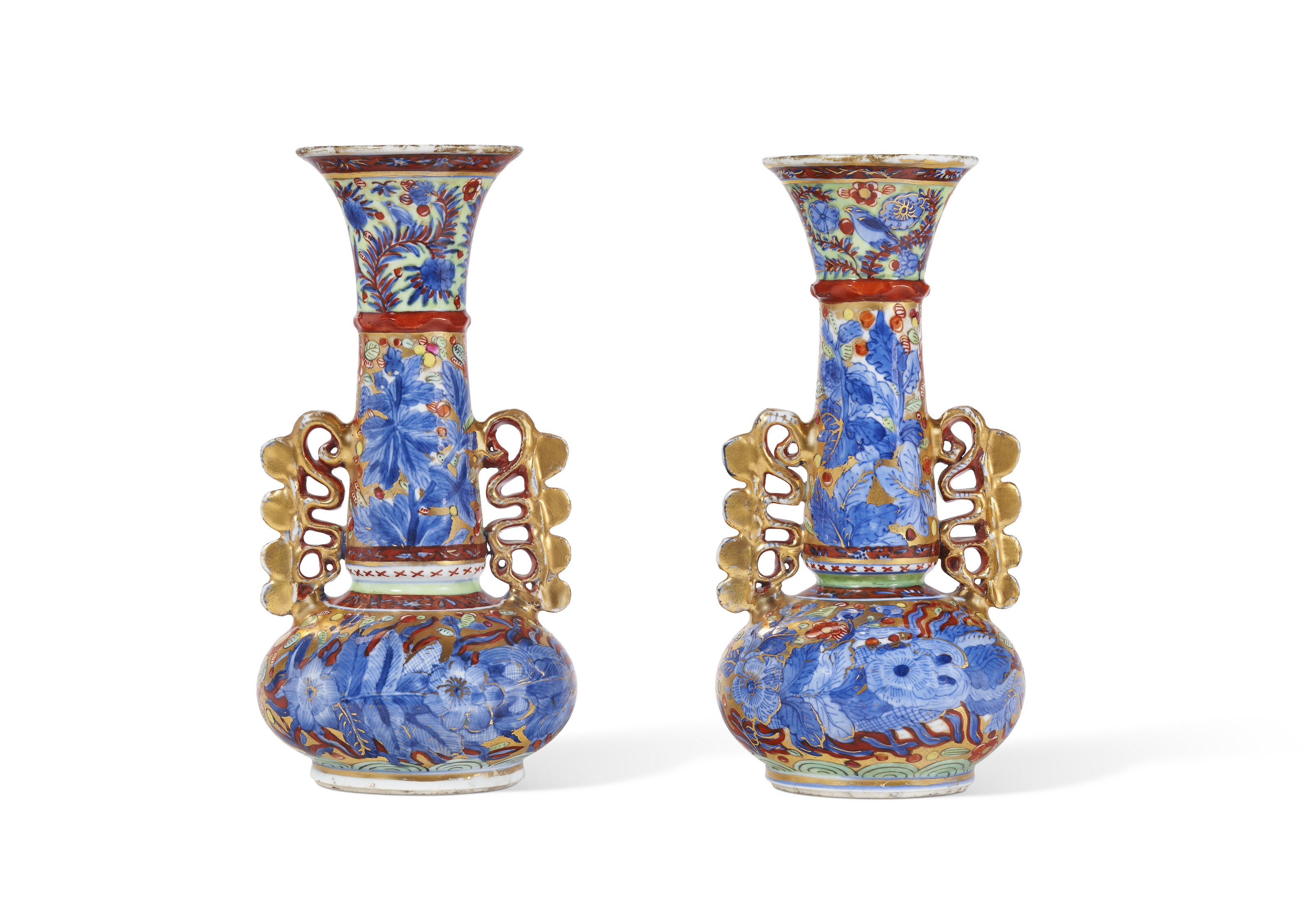 A PAIR OF CHINESE EXPORT PORCELAIN 'FAÇON DE VENISE' CLOBBERED VASES ...