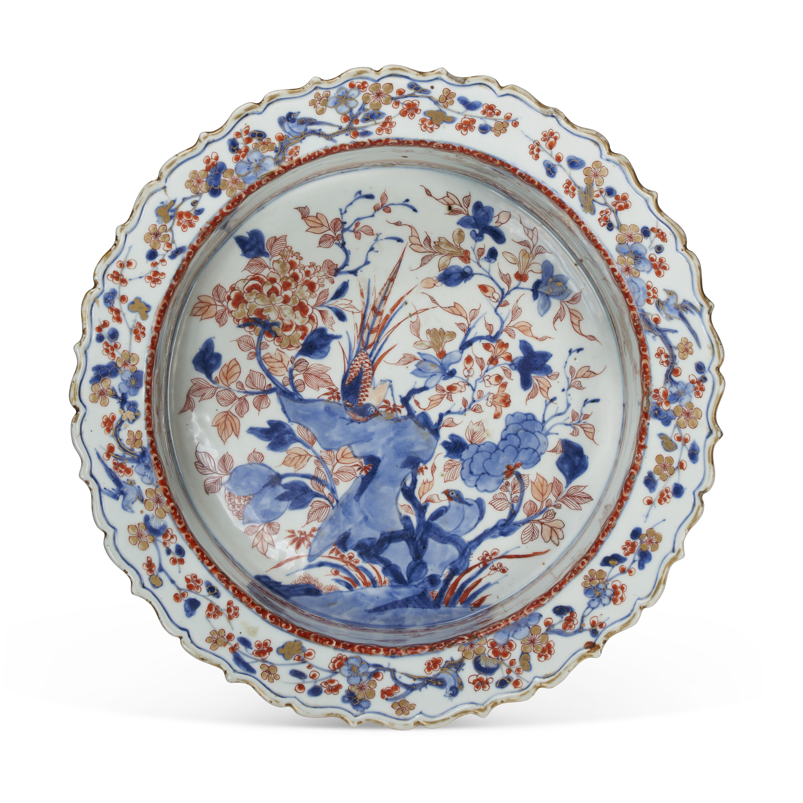 A LARGE CHINESE IMARI PORCELAIN BASIN, KANGXI PERIOD (1662-1722 ...