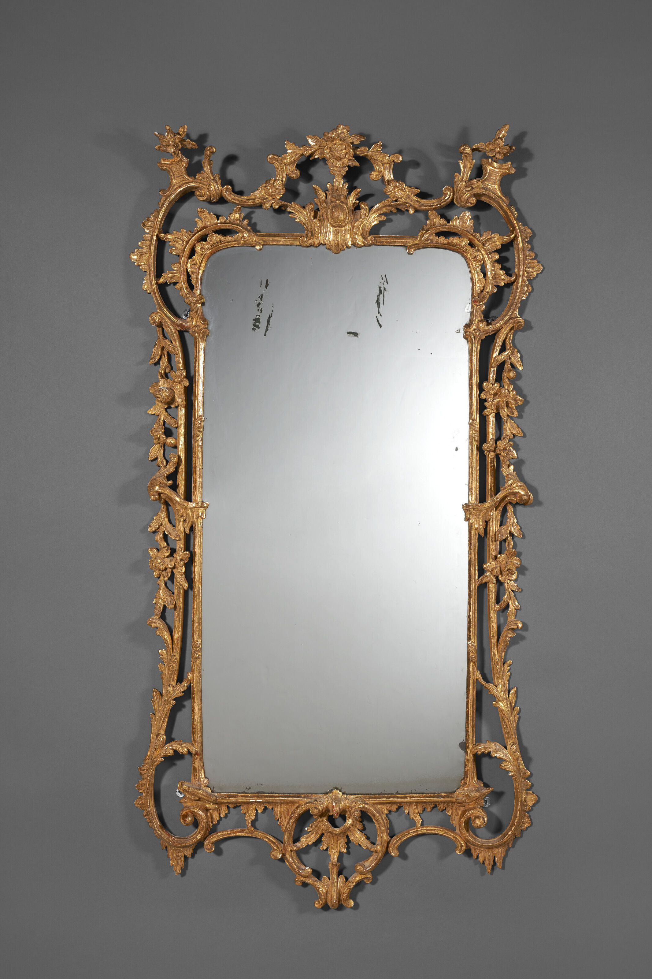 A GEORGE III GILTWOOD MIRROR, CIRCA 1760 | Christie’s