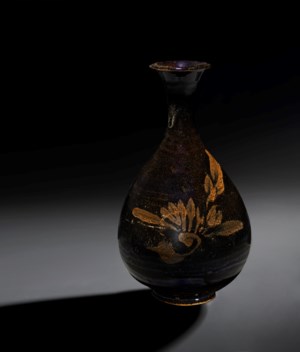 A RUSSET-PAINTED BLACK-GLAZED 'PHOENIX' BOTTLE VASE, YUHUCHUNPING, JIN ...