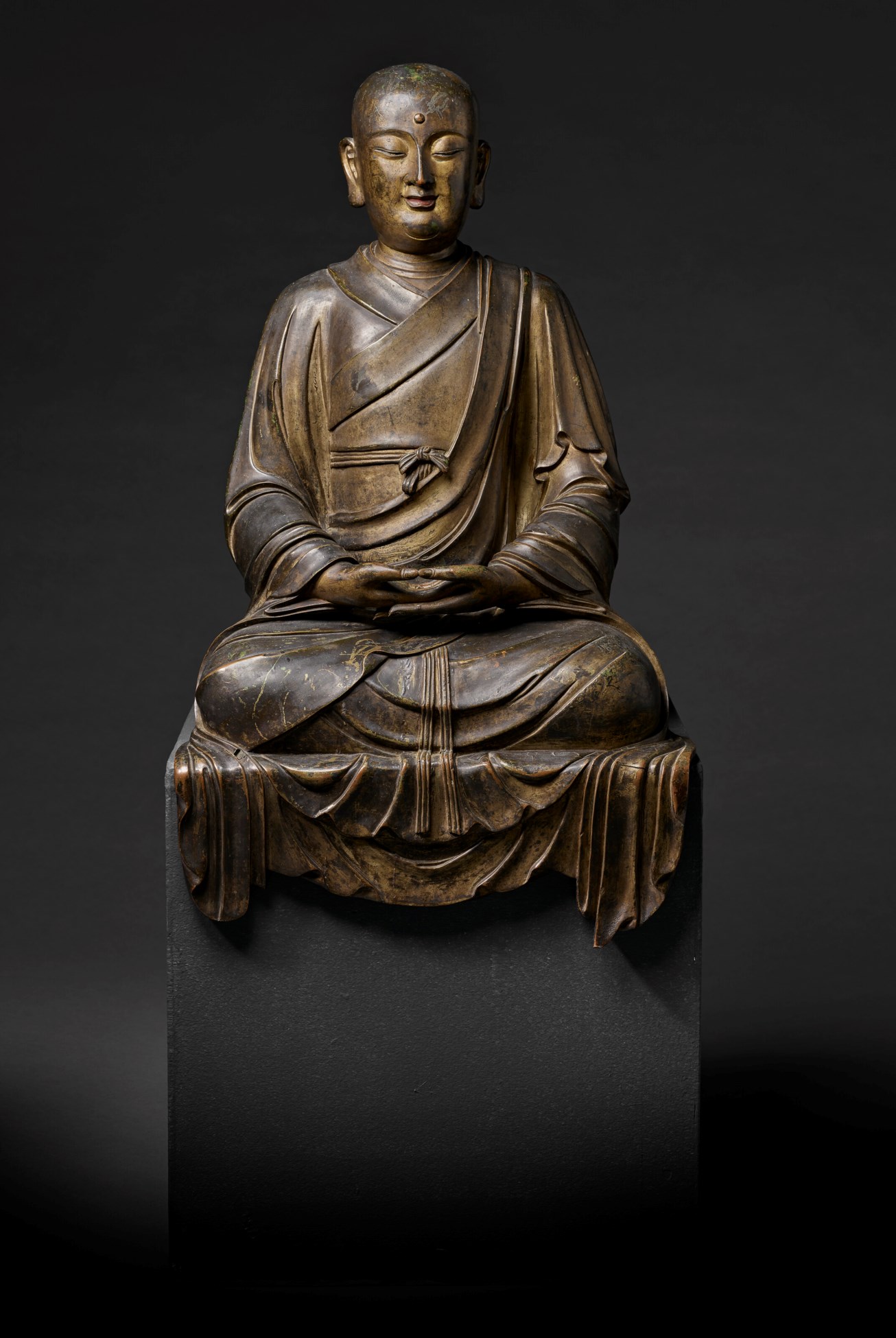 A VERY RARE AND LARGE GILT-BRONZE FIGURE OF A SEATED LUOHAN, SOUTHERN ...