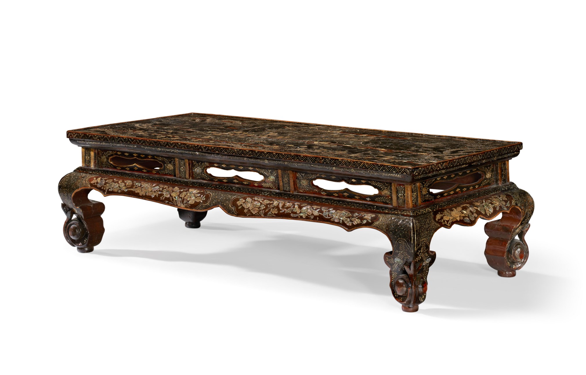 A LARGE MOTHER-OF-PEARL-INLAID LACQUER TABLE, MING DYNASTY (1368-1644 ...
