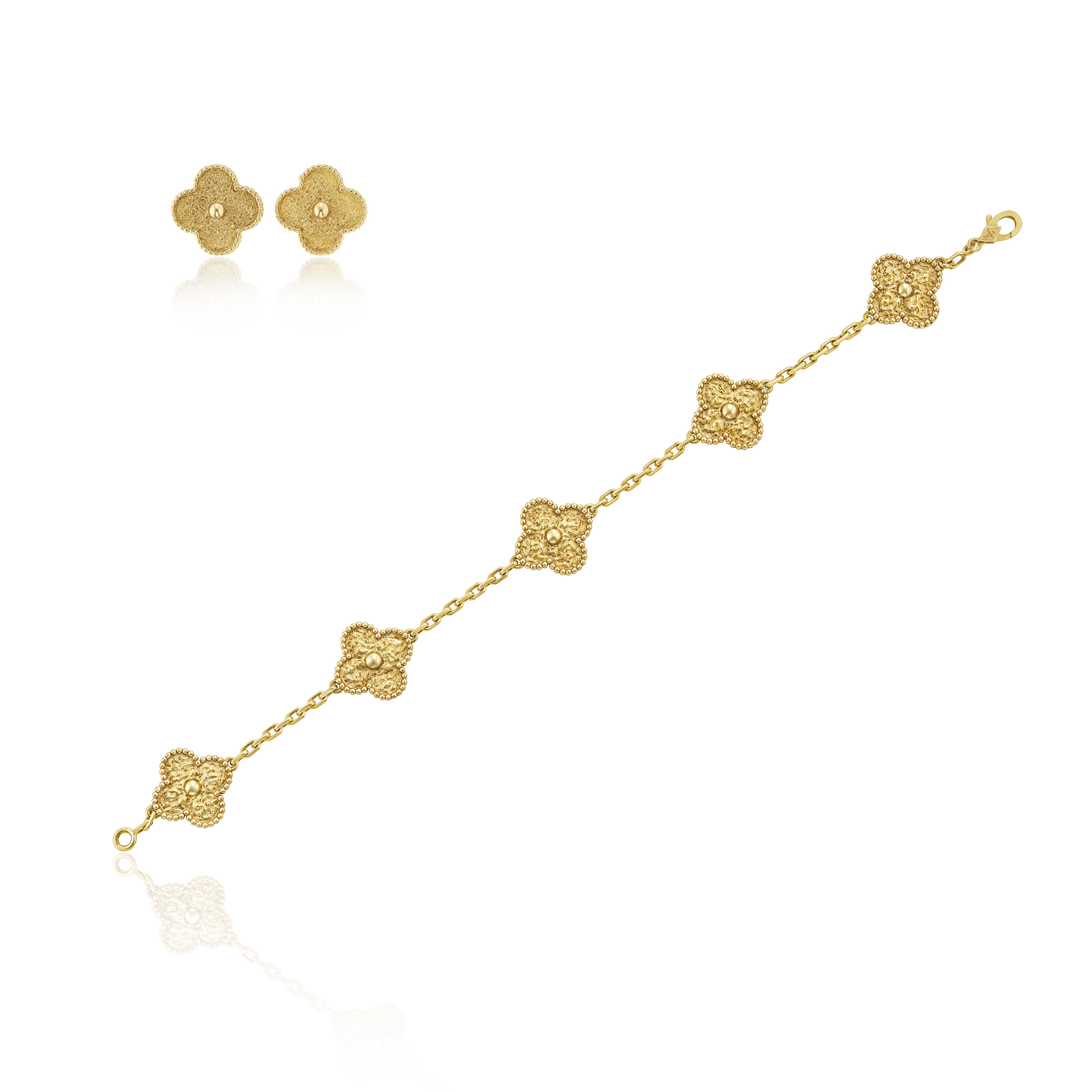NO RESERVE | VAN CLEEF & ARPELS SET OF GOLD 'ALHAMBRA' JEWLERY ...
