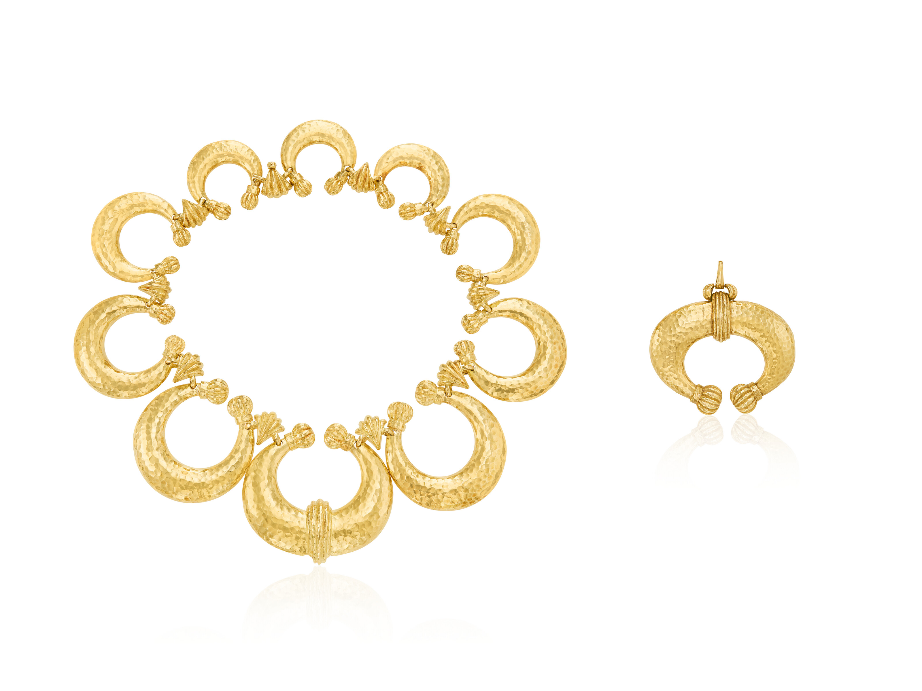 DAVID WEBB SET OF HAMMERED GOLD JEWELRY, | Christie’s