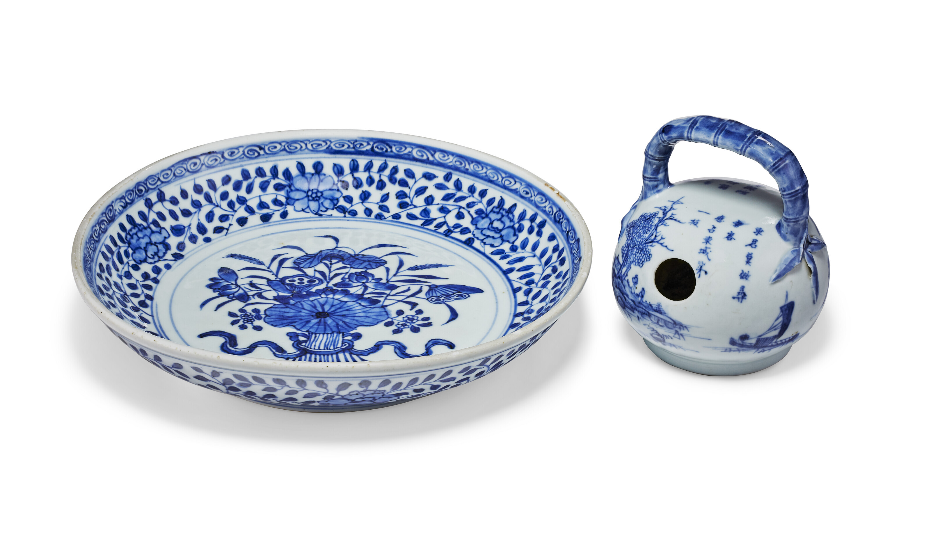 A BLUE AND WHITE LIME POT AND A BLUE AND WHITE 'LOTUS' DISH, CHINA ...