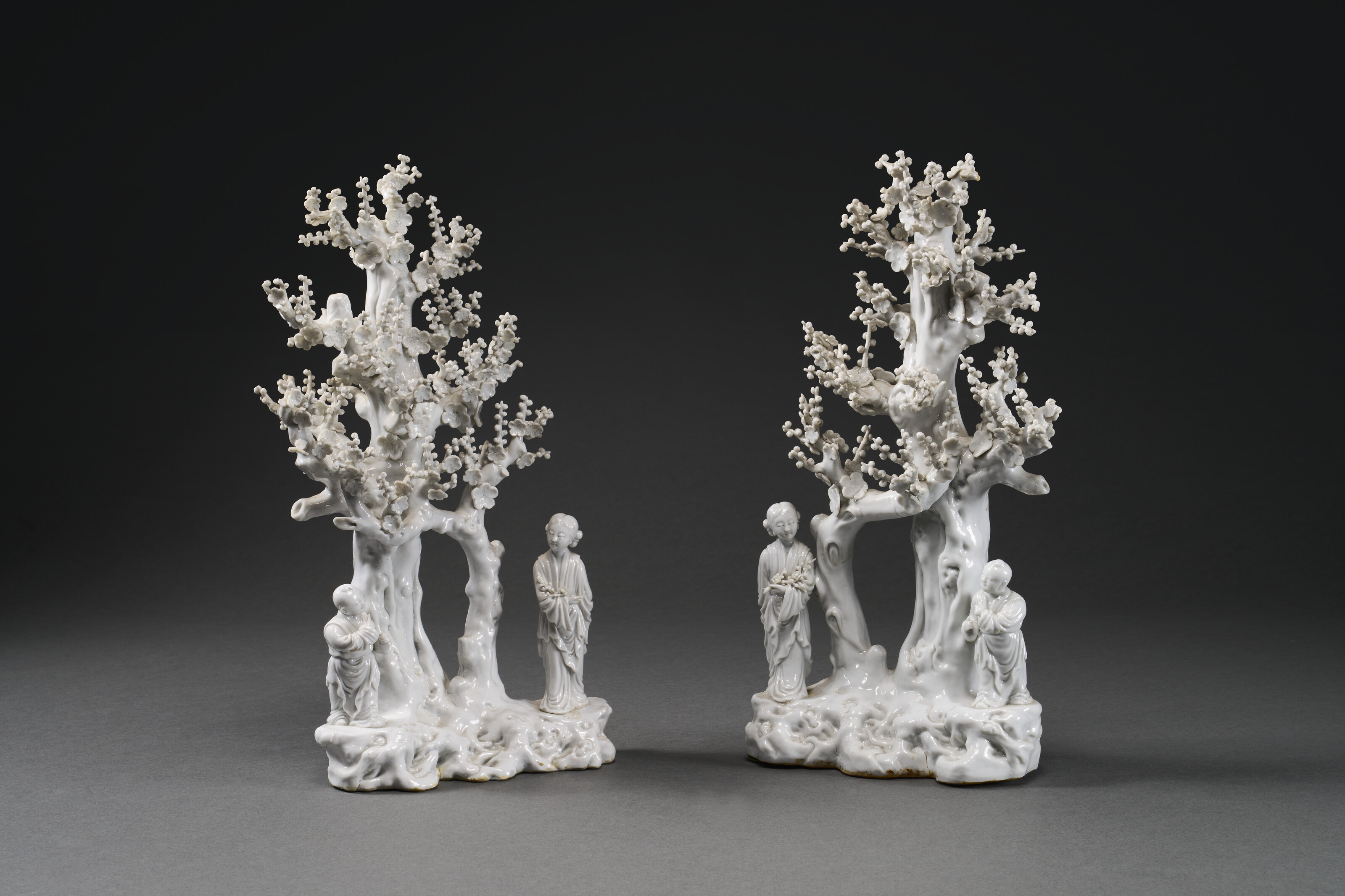 A PAIR OF DEHUA FIGURAL TREE GROUPS, LATE QING DYNASTY | Christie’s