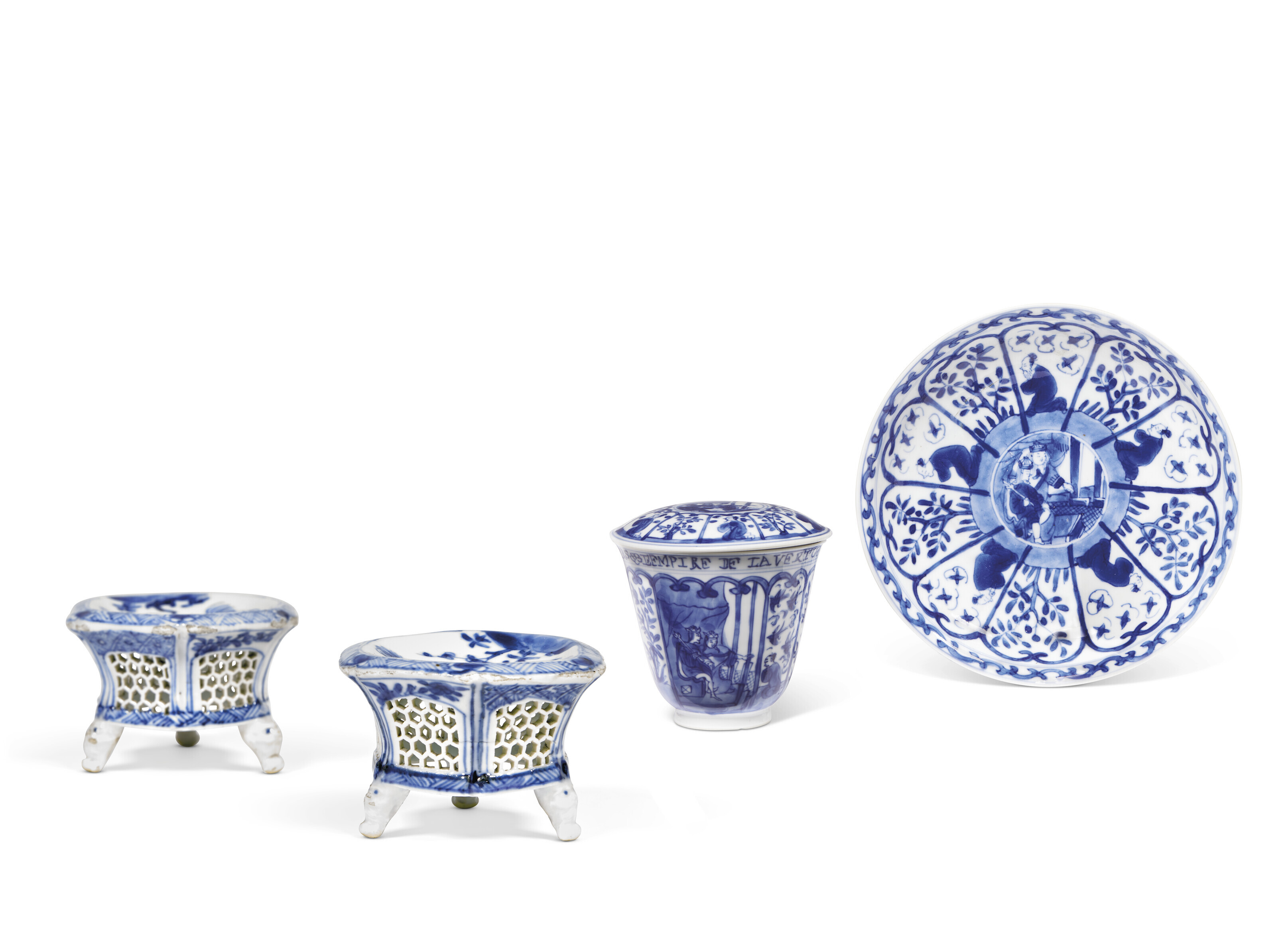 A BLUE AND WHITE PAIR OF RETICULATED SALT-CELLARS AND A BLUE AND WHITE ...