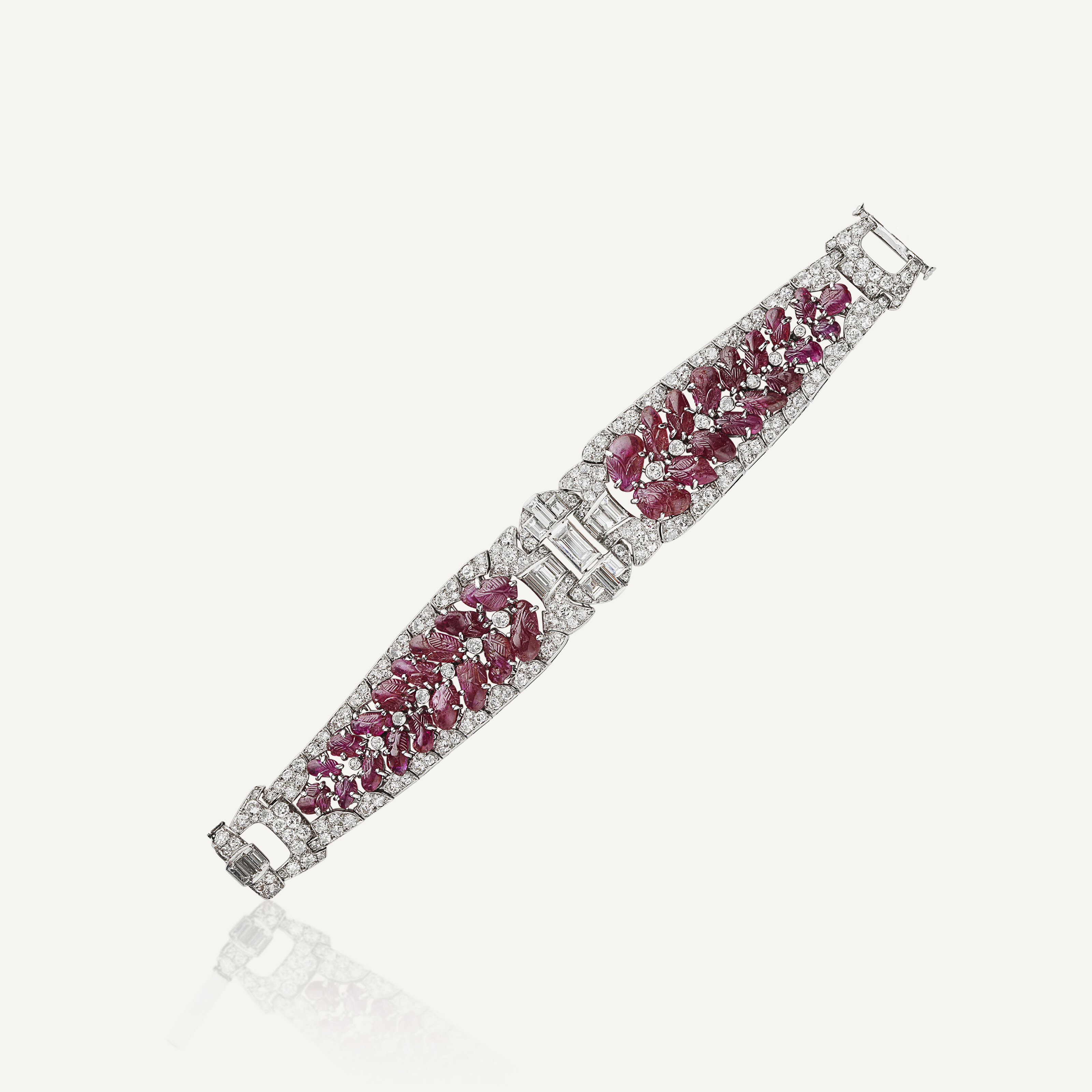BRACELET RUBAN RUBIS GRAVÉS ET DIAMANTS, | Christie’s