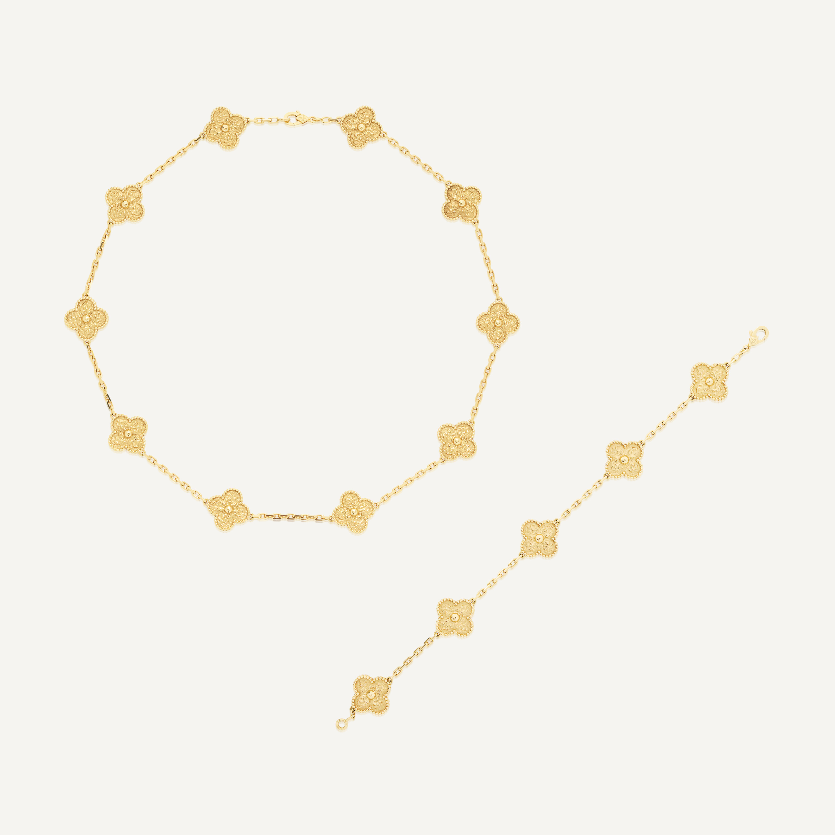 VAN CLEEF & ARPELS ENSEMBLE 'VINTAGE ALHAMBRA' COLLIER ET BRACELET ...