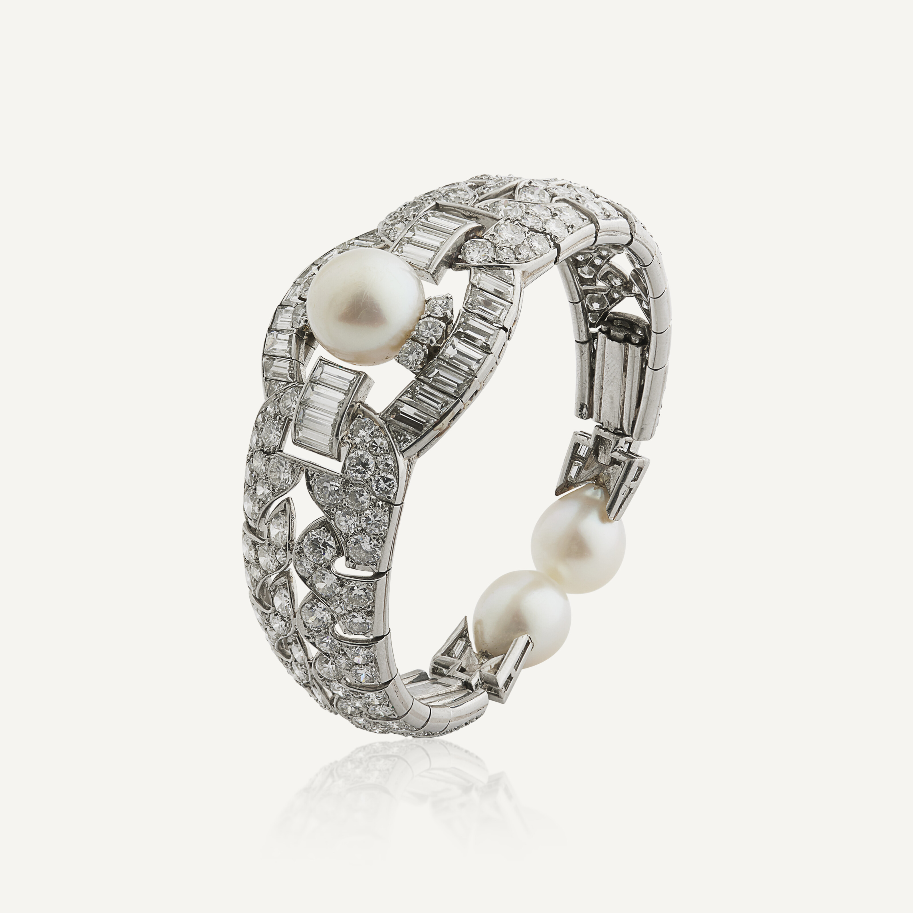 BRACELET JONC ART DÉCO PERLES DE CULTURE ET DIAMANTS, | Christie’s