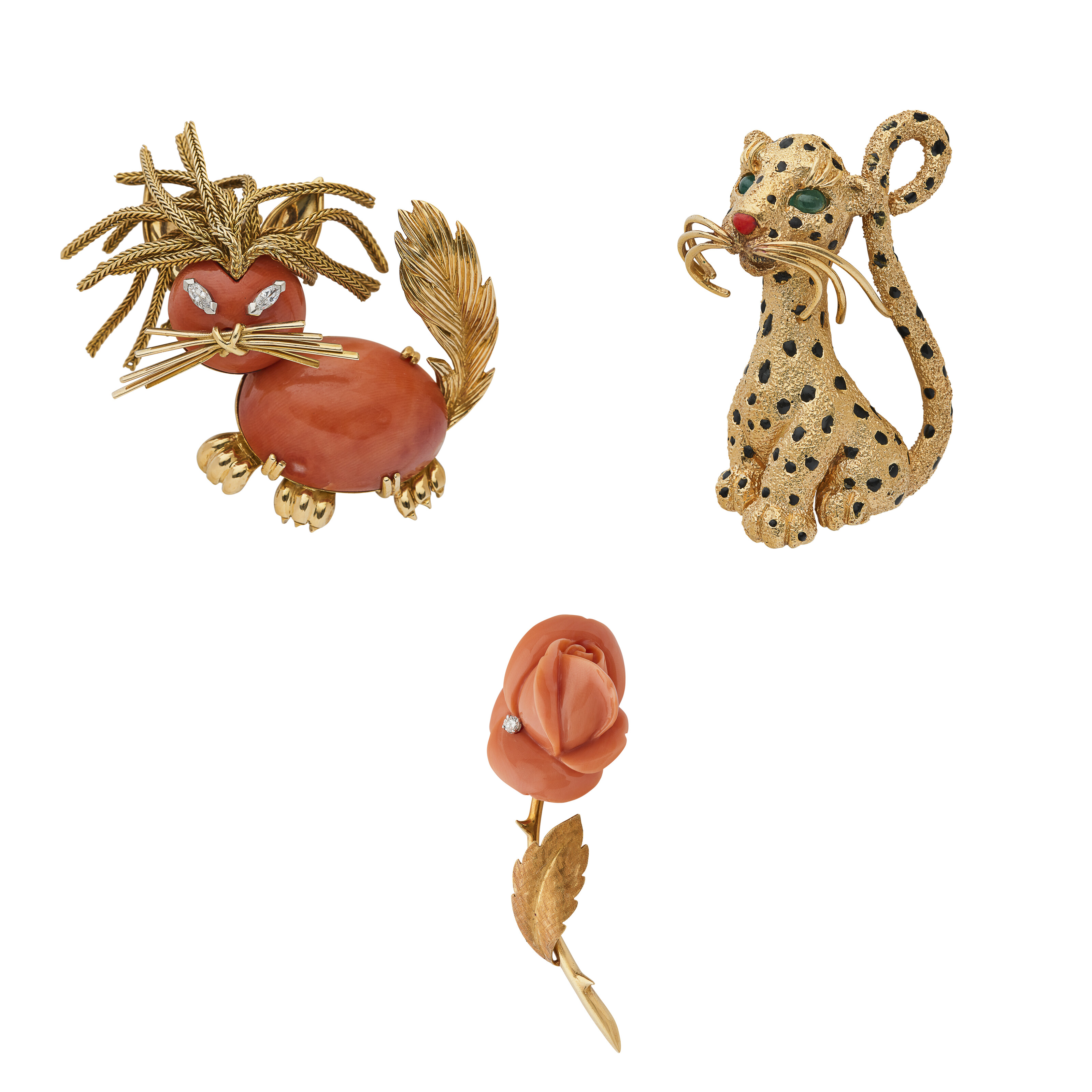 VAN CLEEF ENSEMBLE DE DEUX BROCHES ROSE ET ‘PANTHÈRE’ CORAIL, ÉMERAUDES ...