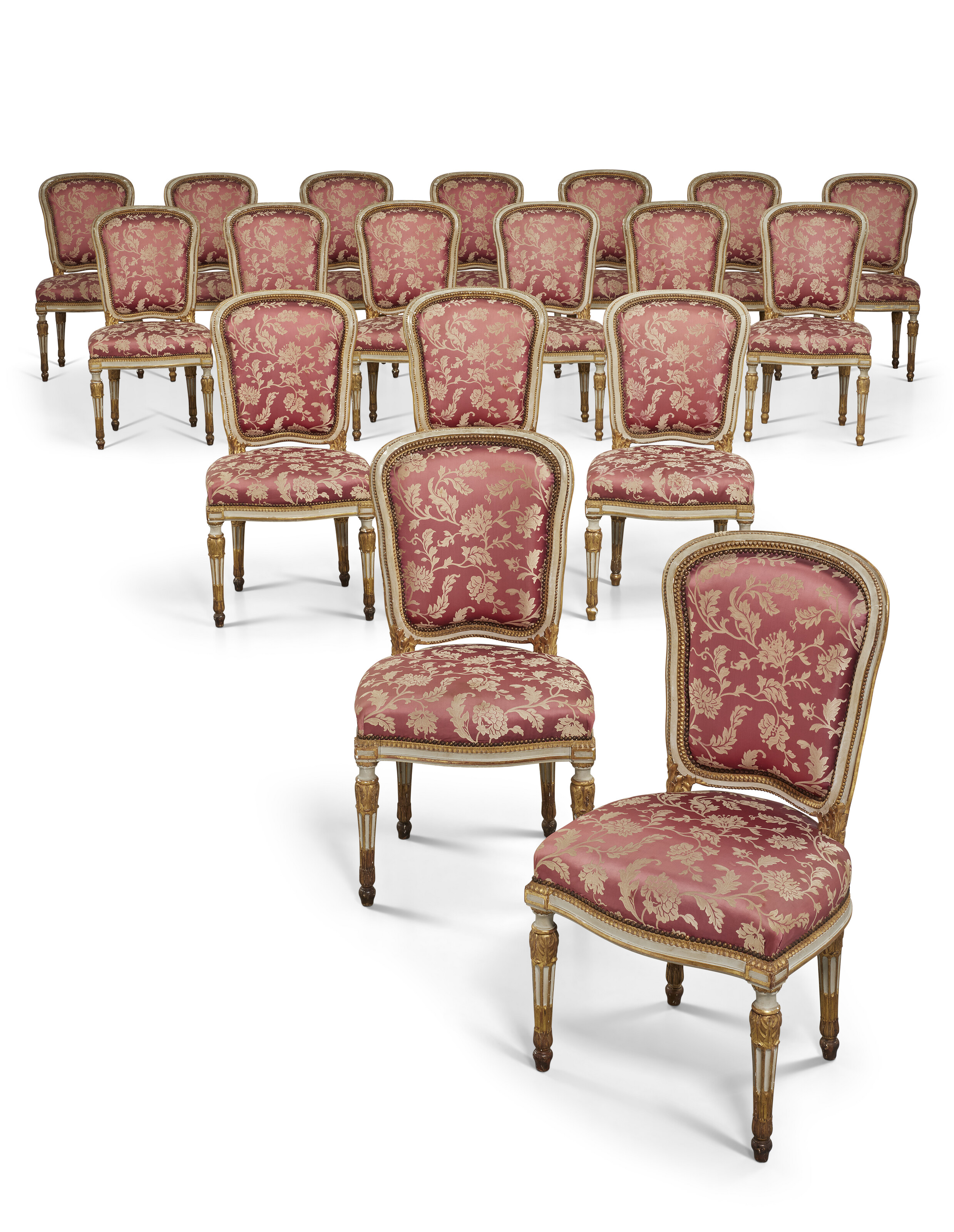 SUITE DE DIX-HUIT CHAISES DE SALLE À MANGER DE STYLE LOUIS XVI, DÉBUT ...