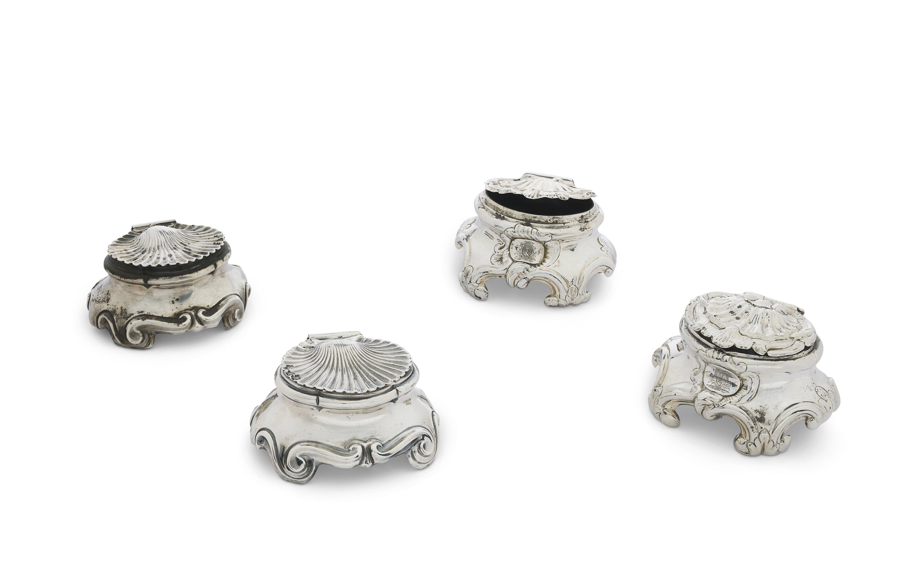 DEUX PAIRES DE SALIÈRES EN ARGENT D’ÉPOQUE LOUIS XV, UNE PAIRE PAR ...