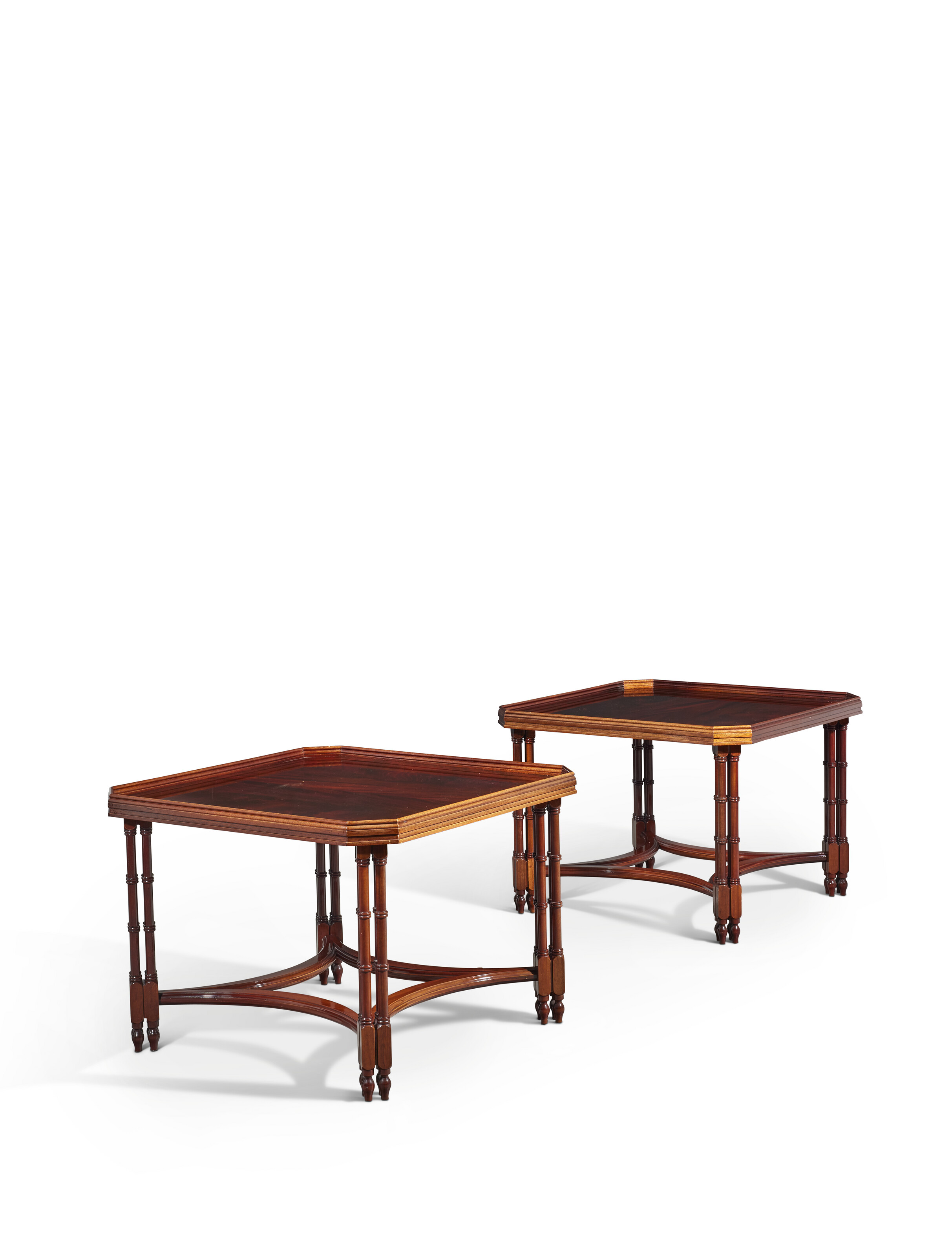 PAIRE DE TABLES-BASSES DE STYLE NÉOCLASSIQUE, D'APRÈS UN MODÈLE DE ...